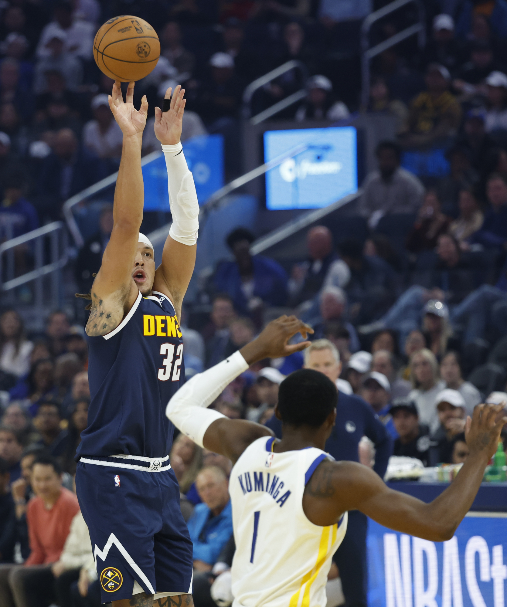 Curry mete 42 puntos para neutralizar los 50 puntos con 10 de 11 en ...