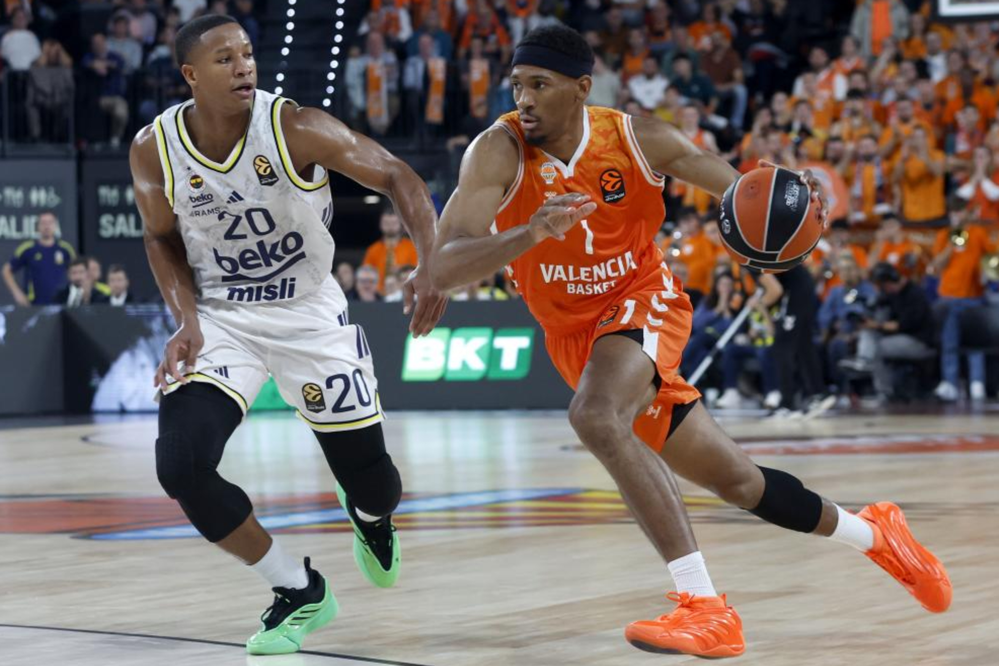 El Valencia Basket vuela y descarrila al campeón