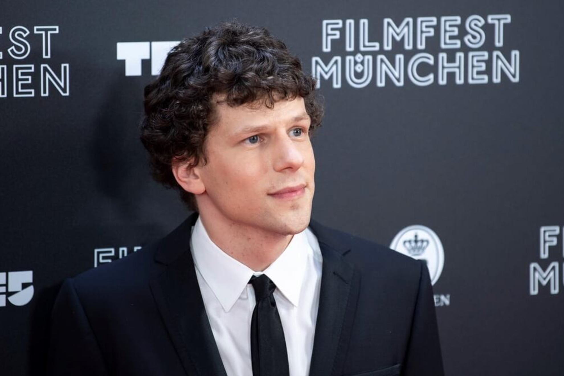 El actor Jesse Eisenberg confiesa que será donante de riñón para un ...