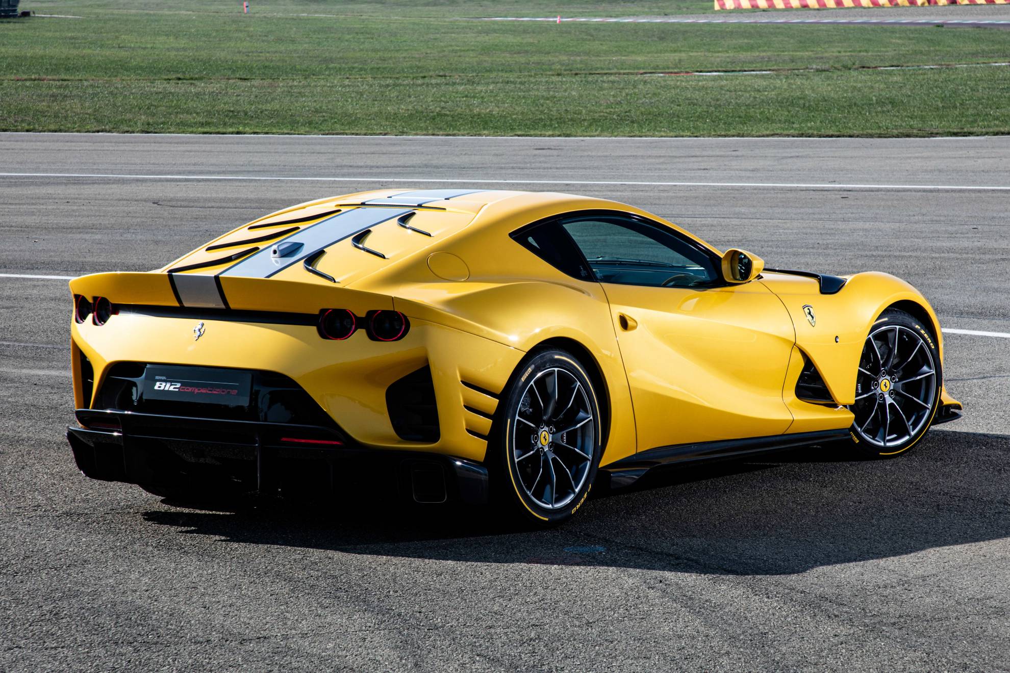 El Ferrari valorado en 1,2 millones que Yannik Sinner casi no tiene ...