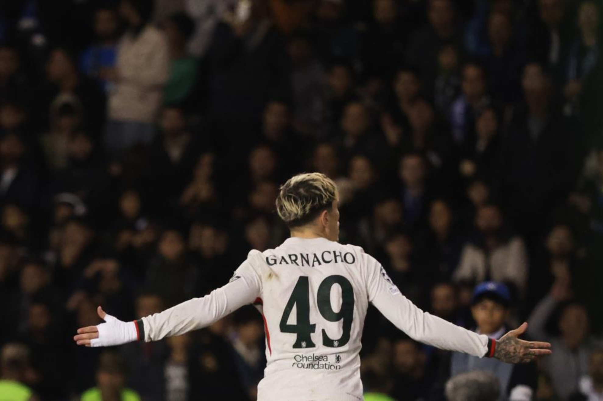 Garnacho evita el tropiezo del Chelsea ante un gran Qarabag