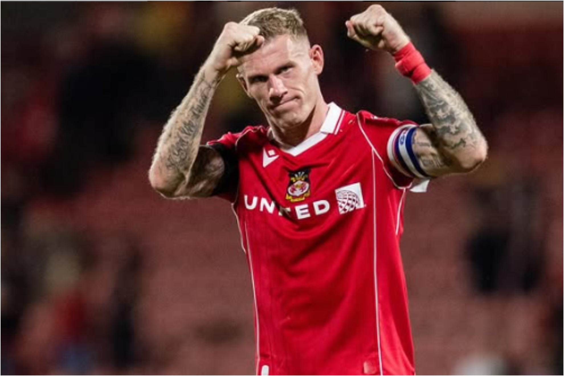 El capitán del Wrexham, a puñetazos con un aficionado rival en un parking