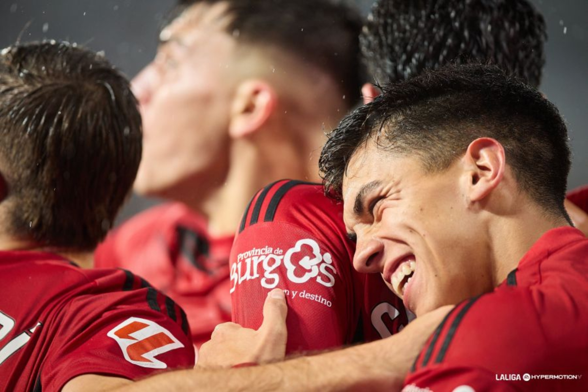 El Mirandés le saca los colores al Sporting: remonta y suma su primer ...