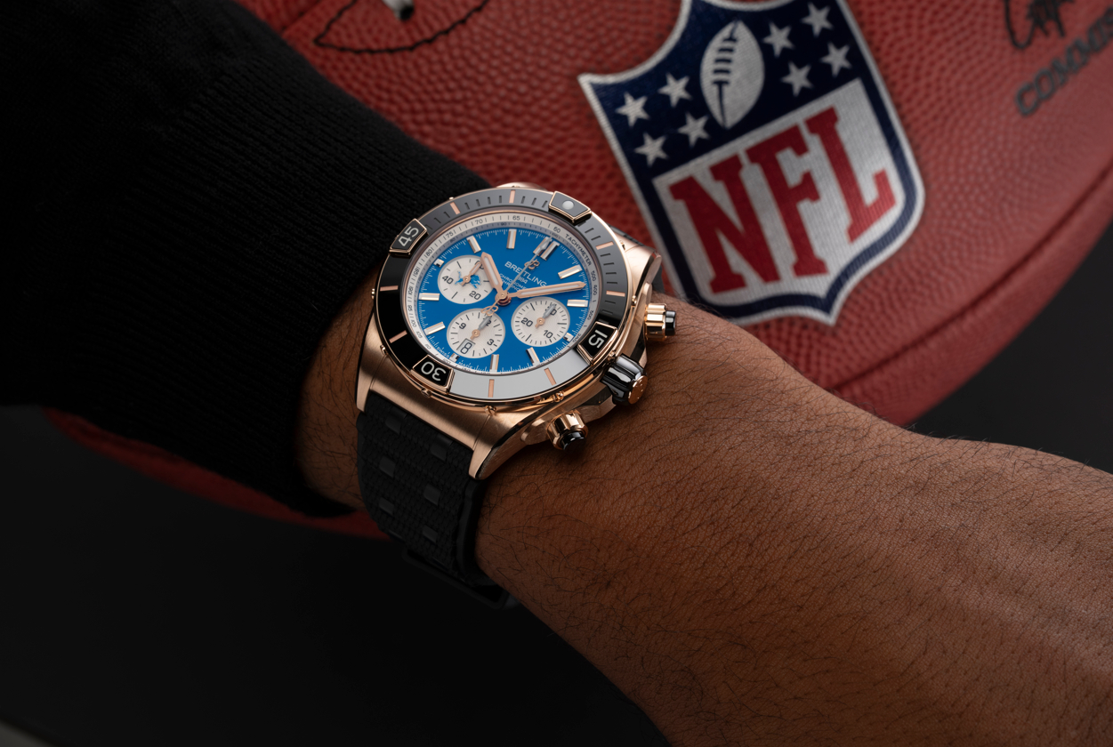 Breitling amplía su alianza con la colección cápsula Super Chronomat ...