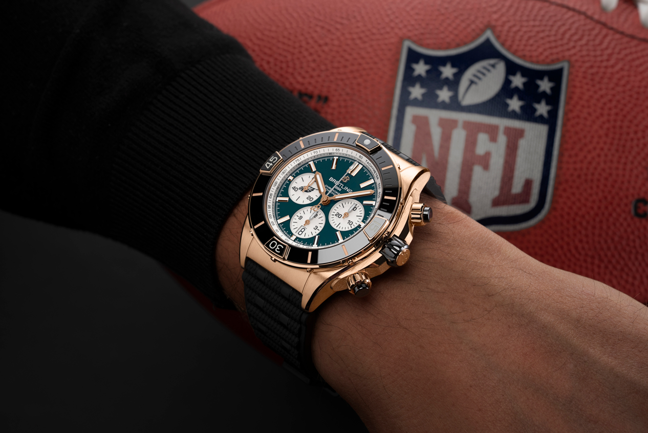 Breitling amplía su alianza con la colección cápsula Super Chronomat ...