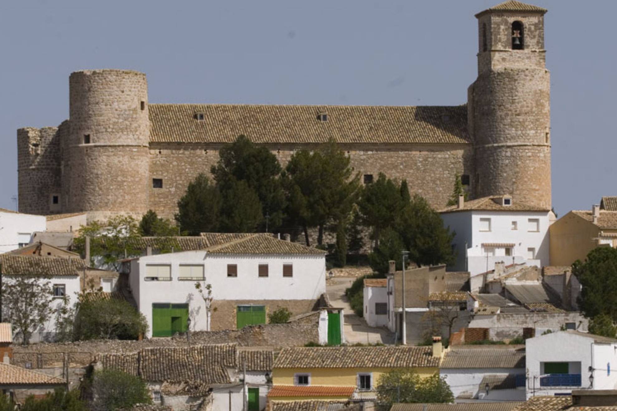 El castillo de Cuenca que son tres fortalezas en una: sus muros ...