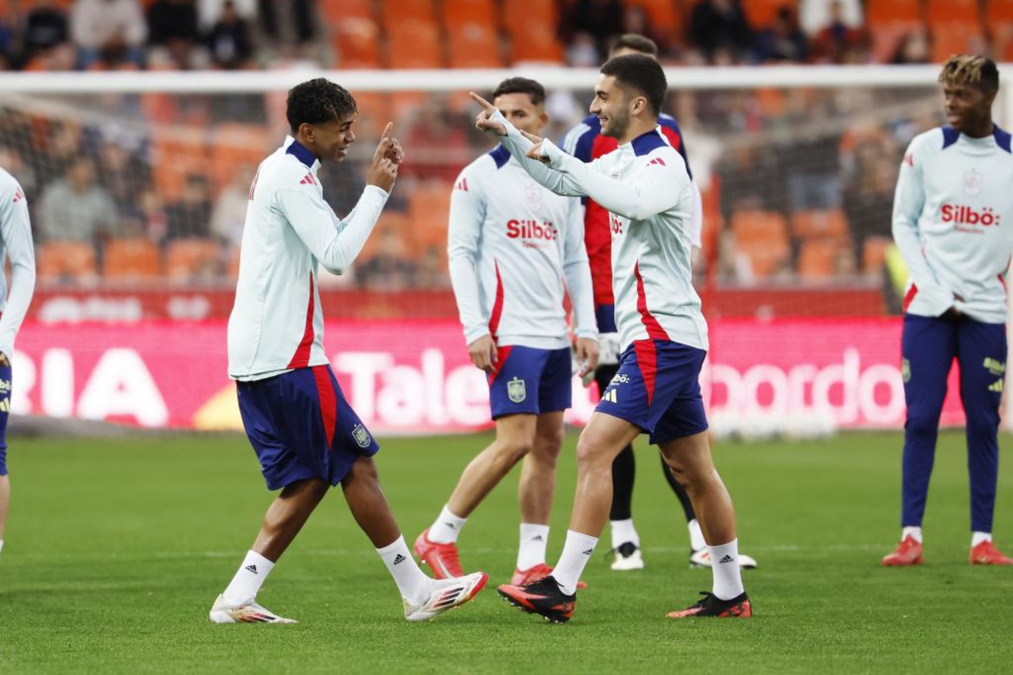 Ferran Torres: "A Lamine le recomendaría gimnasio y tratamiento"