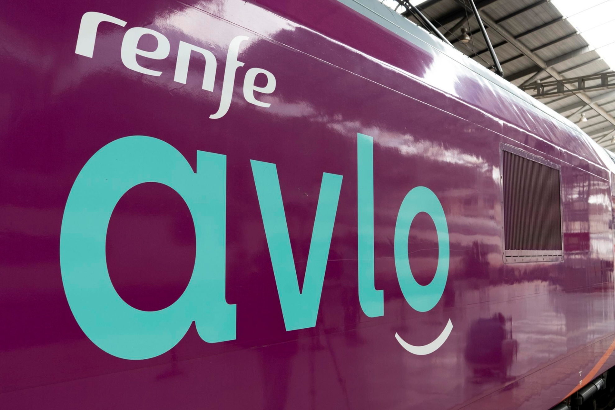 Renfe lanza una promoción especial para viajar en AVE y Avlo esta ...
