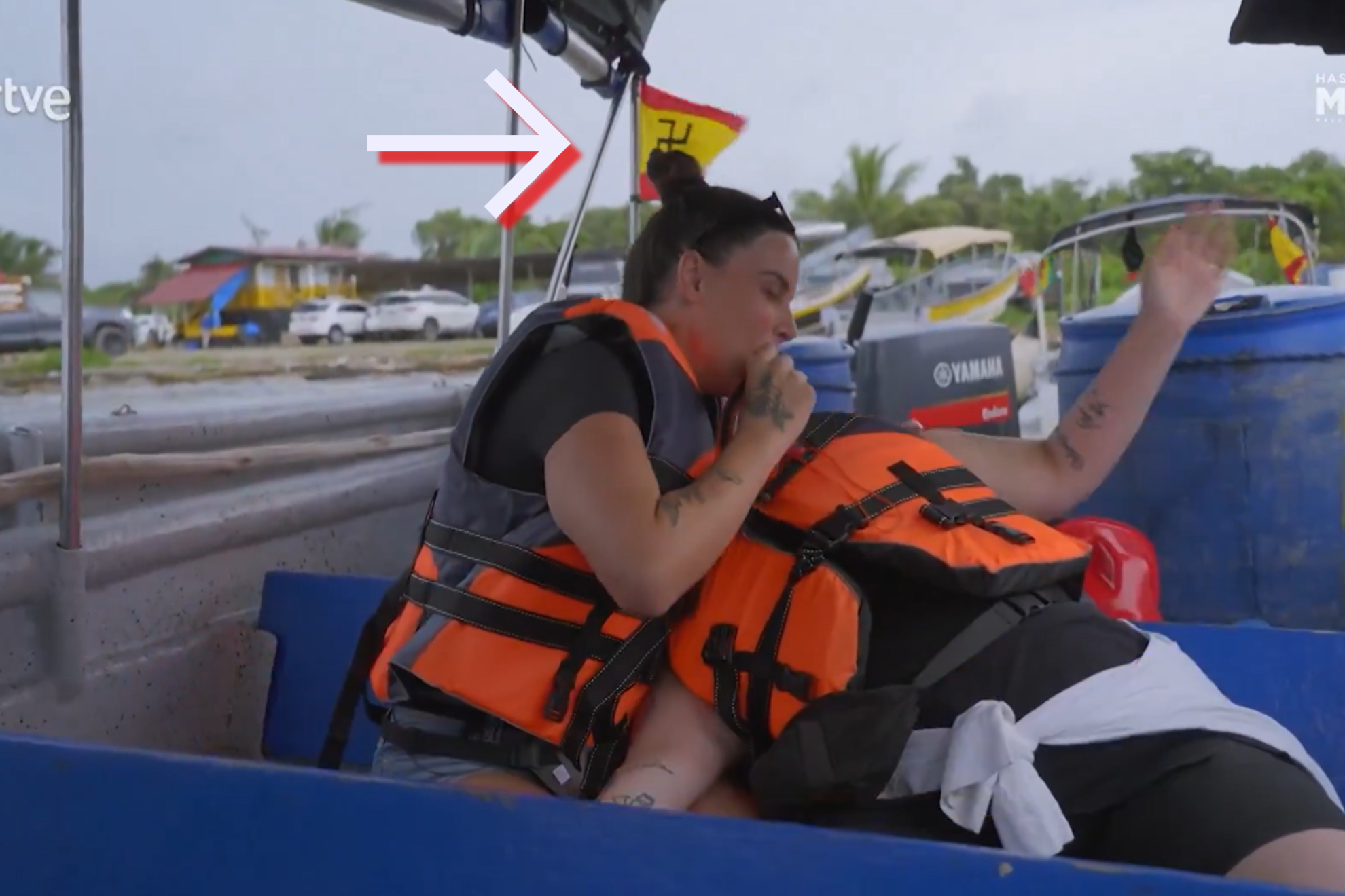 TVE se ve obligada a colocar un rótulo por la imagen de una bandera con ...