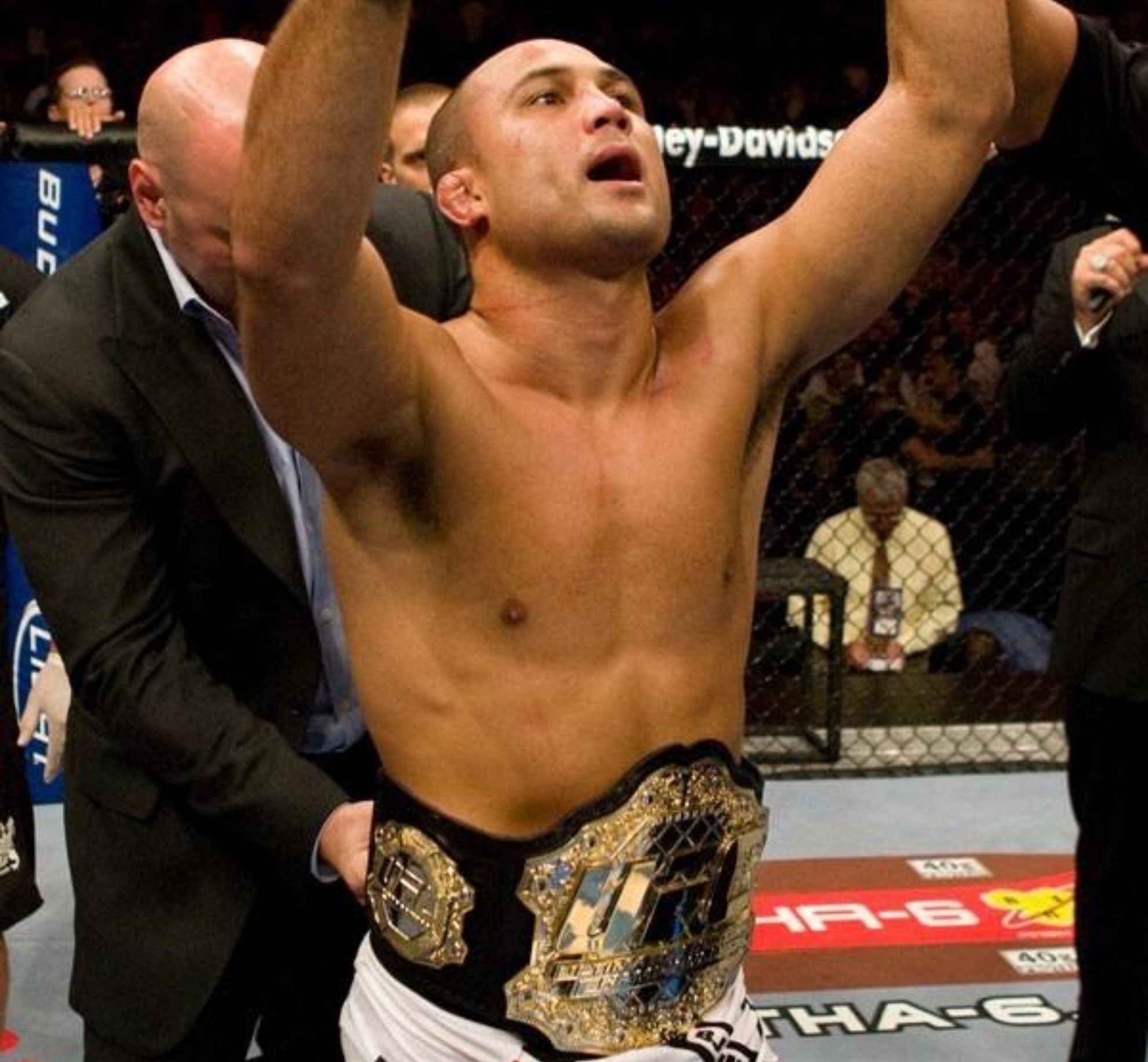 Islam Makhachev hace historia y se une a la honorífica lista de dobles ...