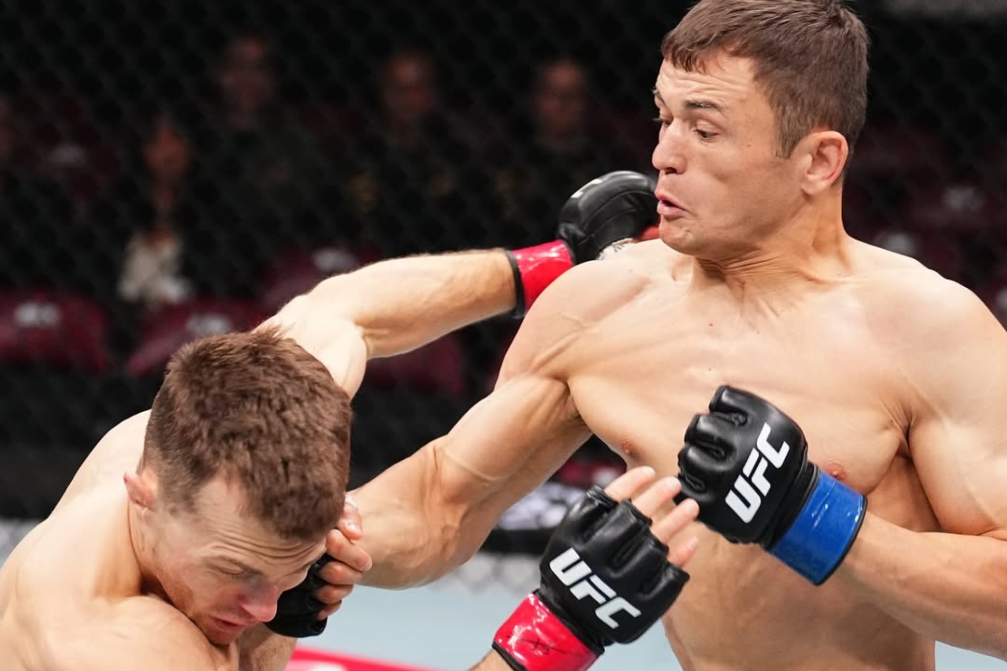 Así es Bekzat Almakhan, el rival de Aleksandre Topuria en UFC Qatar