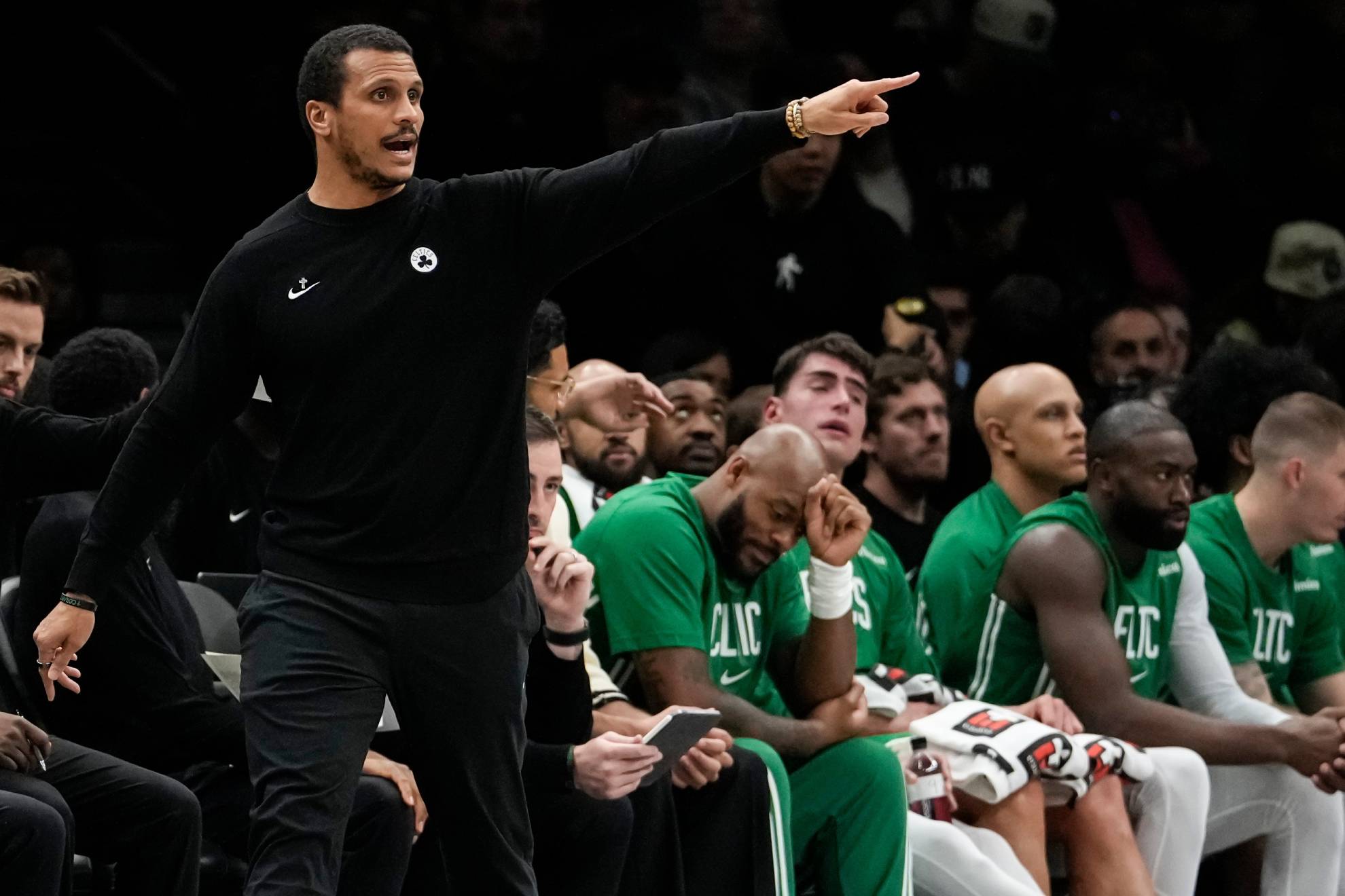 Mazzulla vuelve a dejar sin minutos a Hugo González en los Celtics