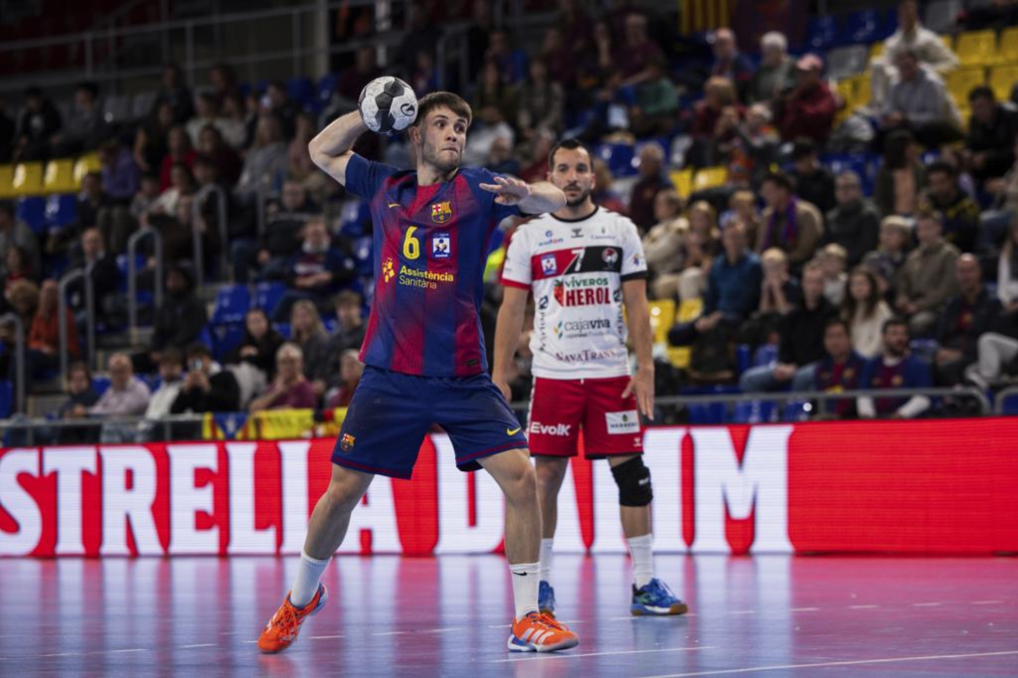 El Barça somete al Nava para borrar la segunda mitad de París