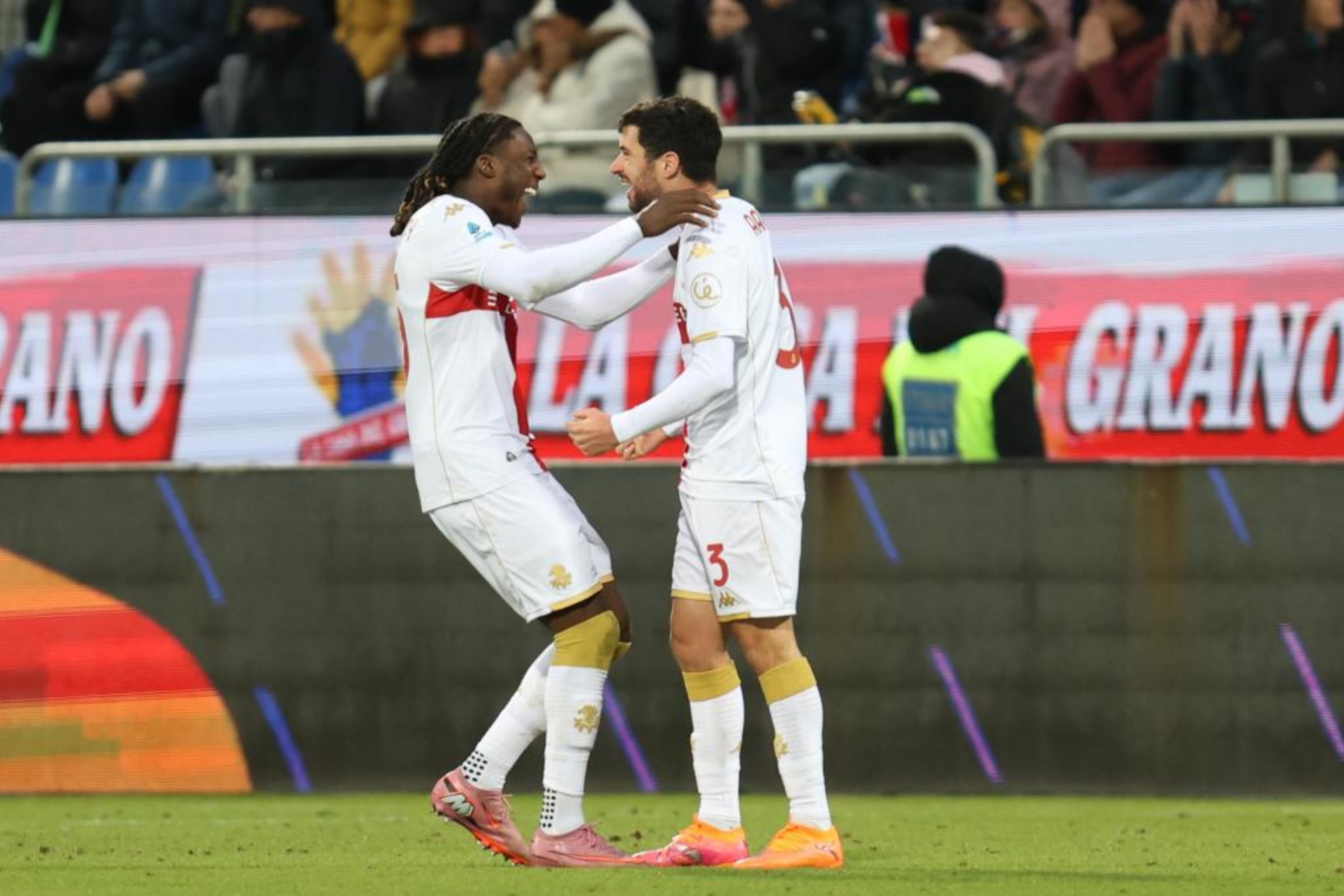 Aarón Martín marca desde ¡47 metros! para rubricar el partido más loco ...