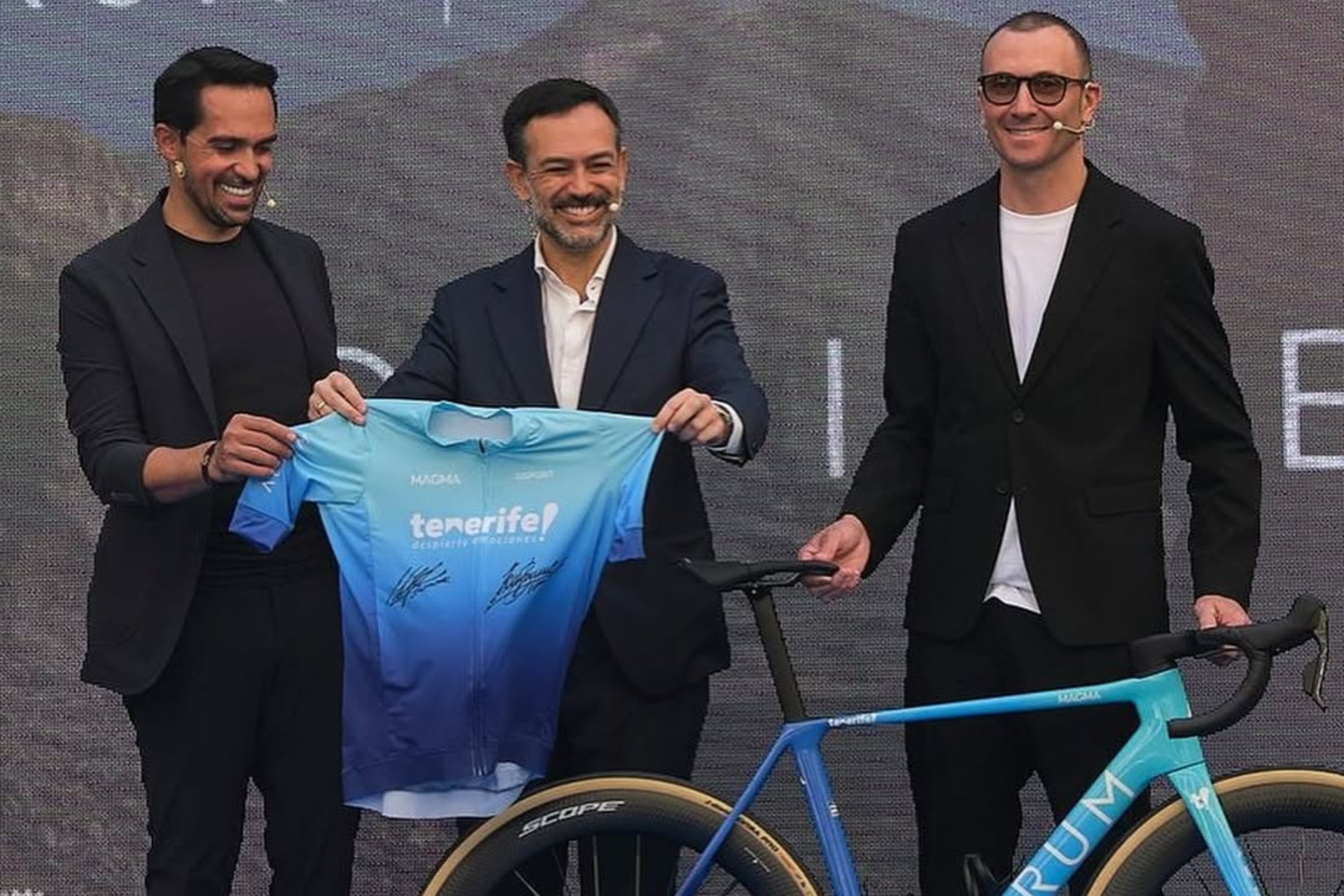 Contador y Basso presumen de su nuevo 'arma' con alma tinerfeña