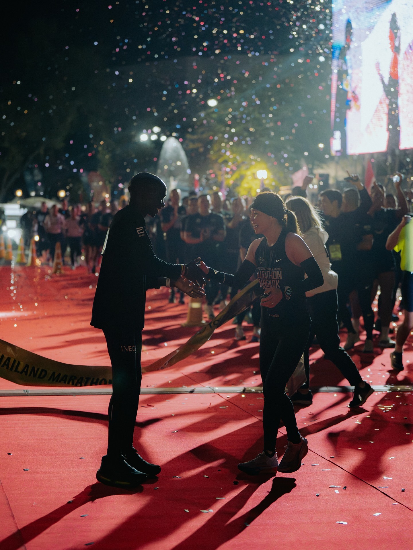 Kipchoge regresa al asfalto... para correr con la reina Suthida de Tailandia