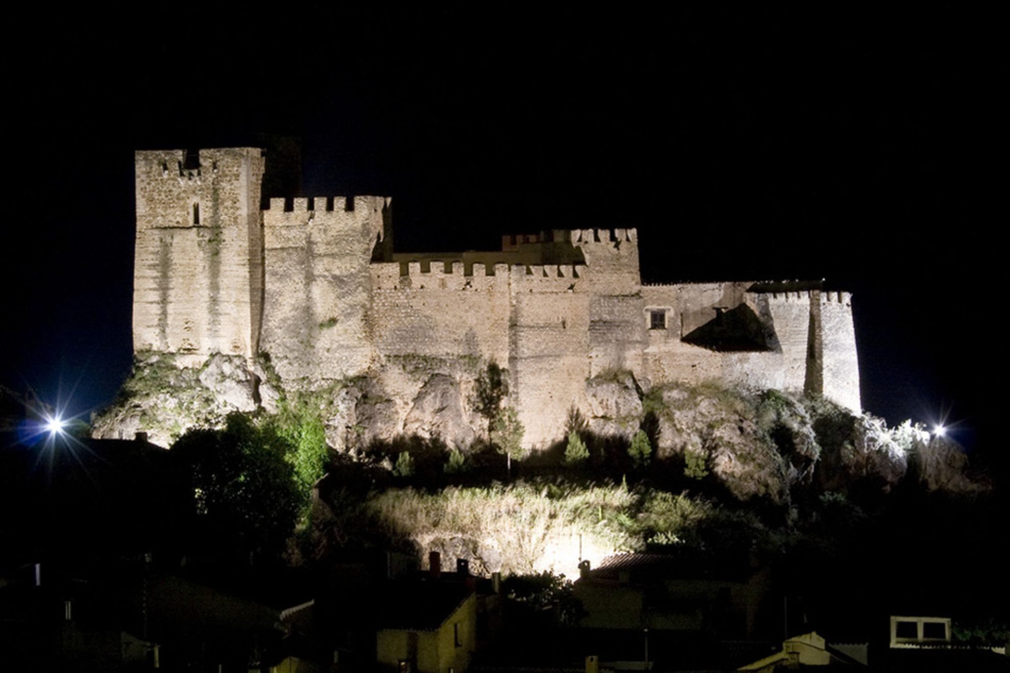 Ni el de Sigüenza ni el de Toledo, el castillo más monumental de ...