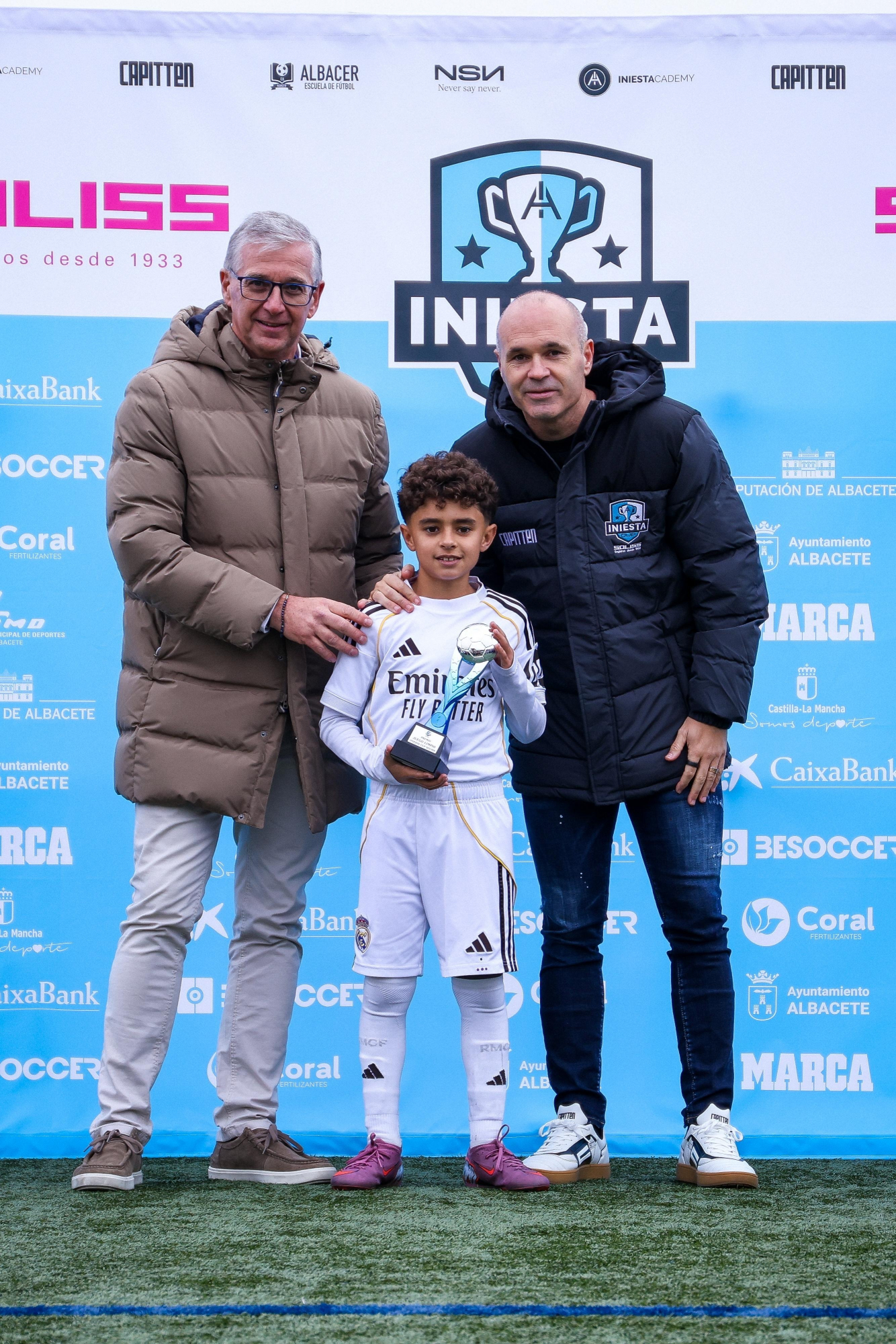 El Real Madrid recoge la corona de la II Iniesta Cup Soliss 2025