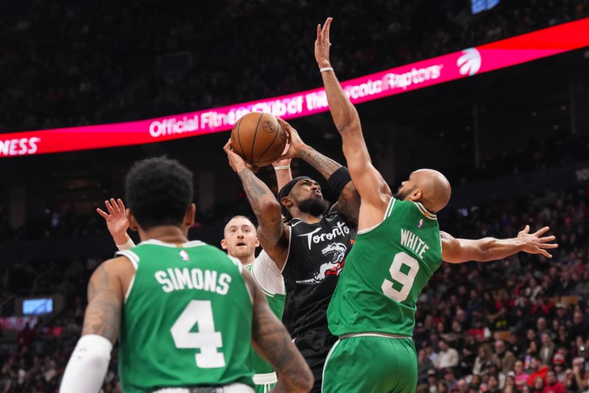 Los Celtics salvan el partido en Toronto y ya son terceros en la ...