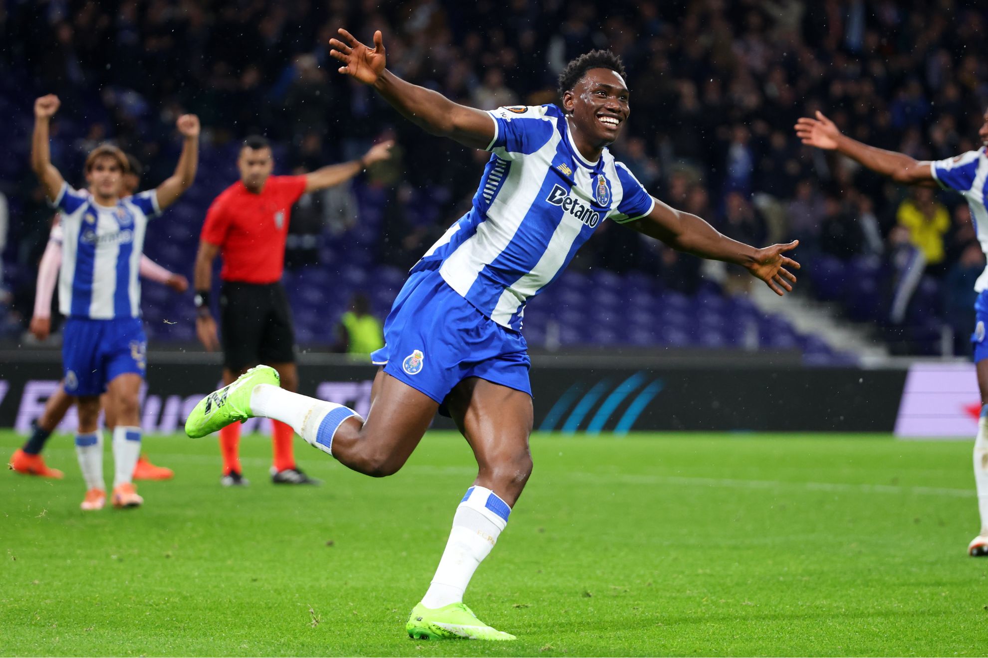 Samu pesca al Tiburón: iguala a Ferran Torres como máximo goleador español