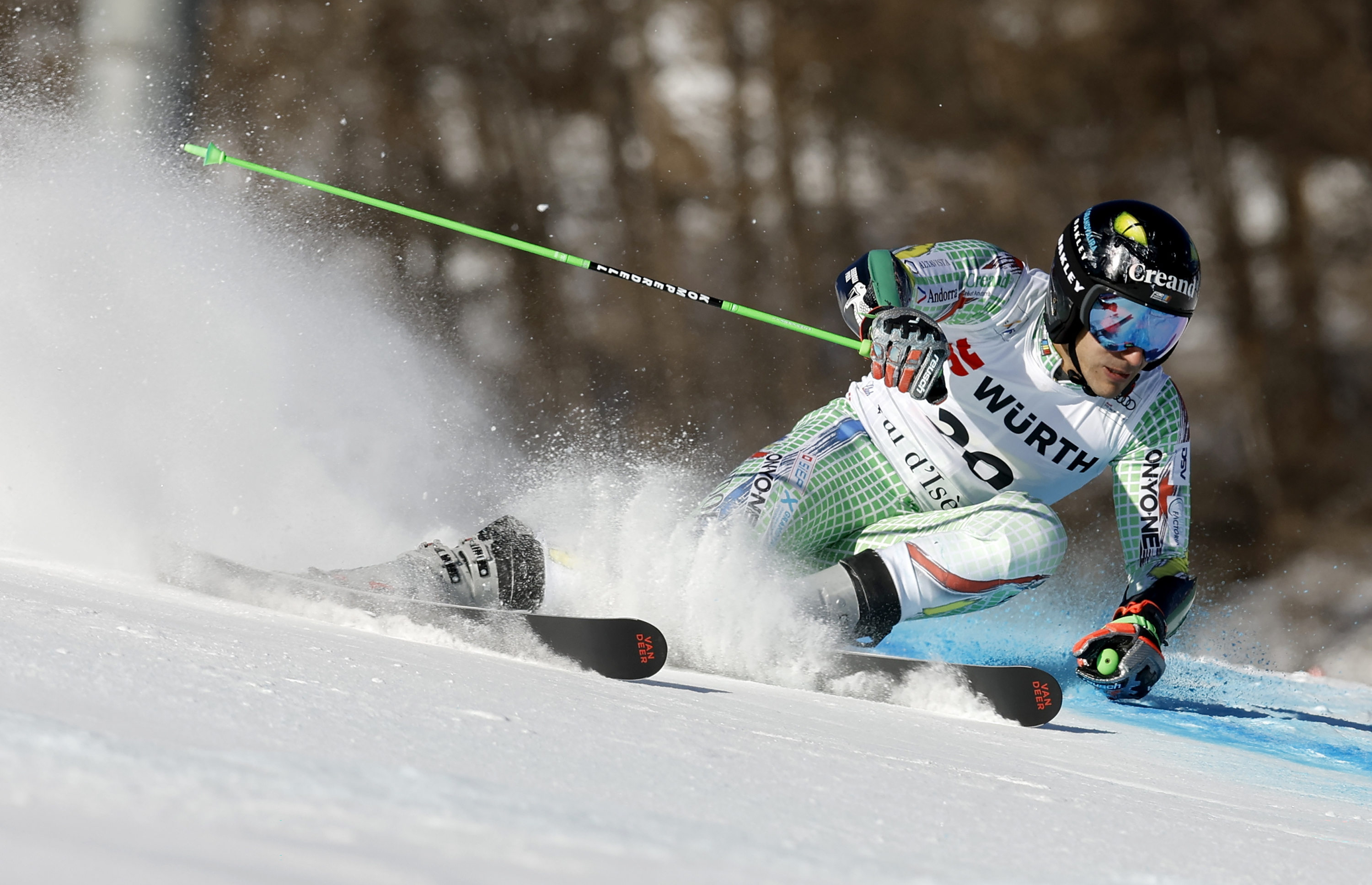 Loïc Meillard lidera el primer zarpazo del monstruo suizo