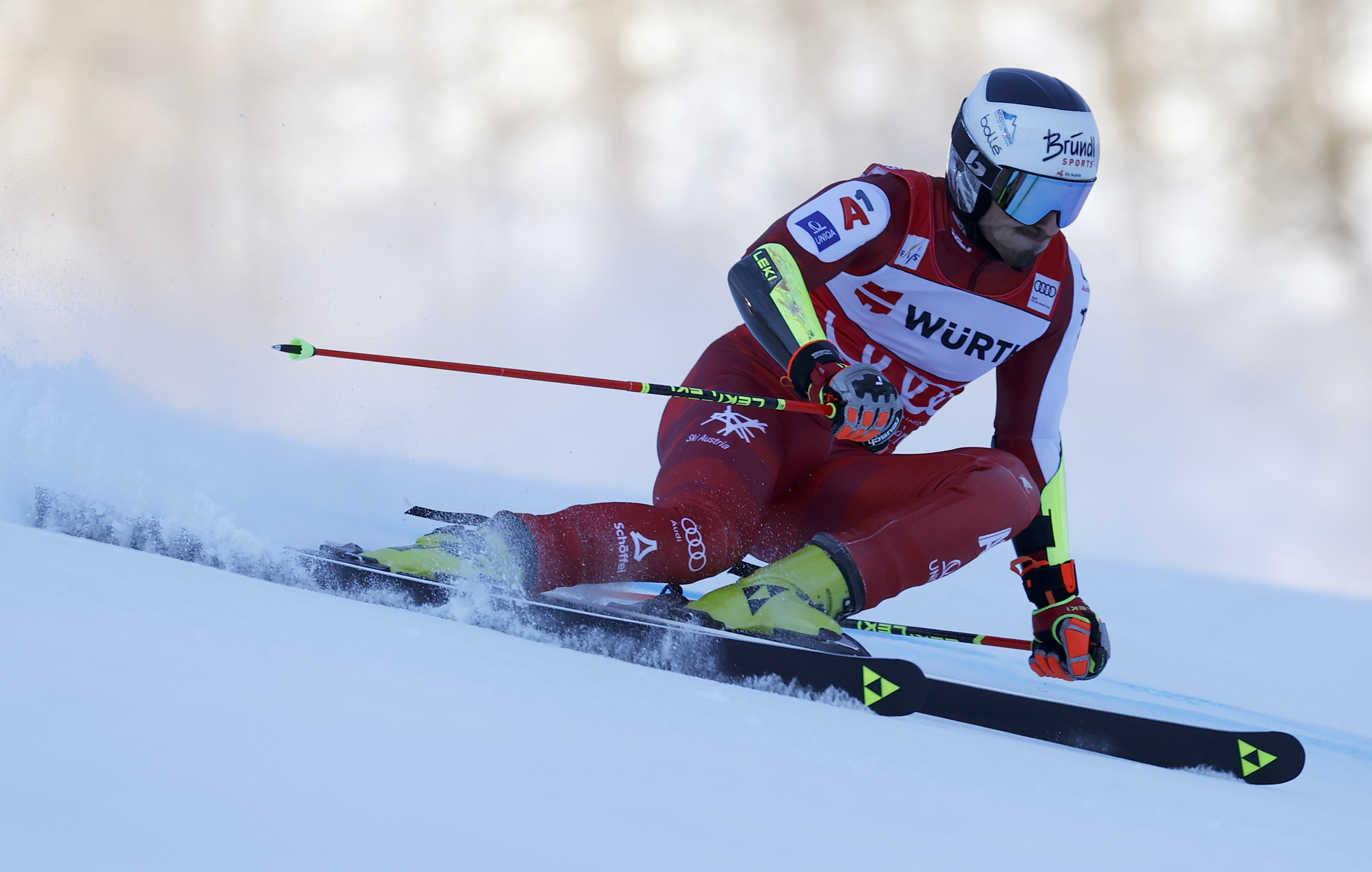 Loïc Meillard lidera el primer zarpazo del monstruo suizo