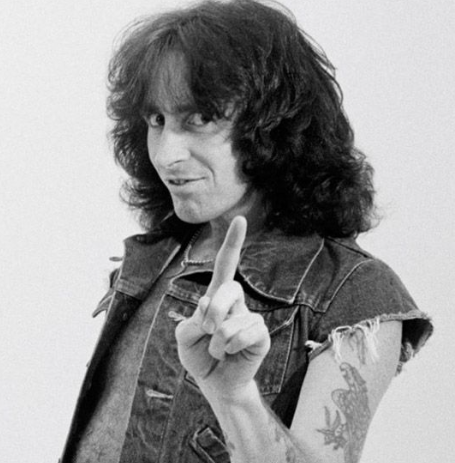 Anuncian un homenaje a Bon Scott, ex vocalista de AC/DC, para 2026 en ...