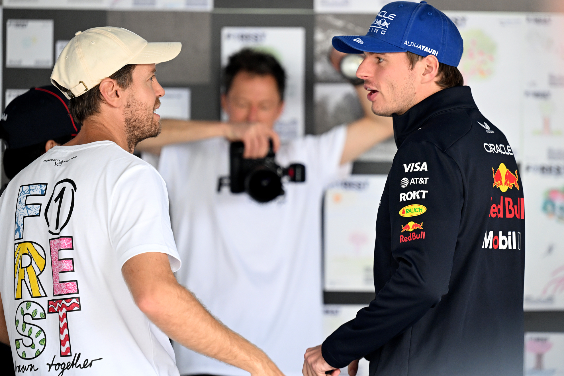 Verstappen y Vettel, vidas paralelas en Red Bull... aunque "Max juega ...