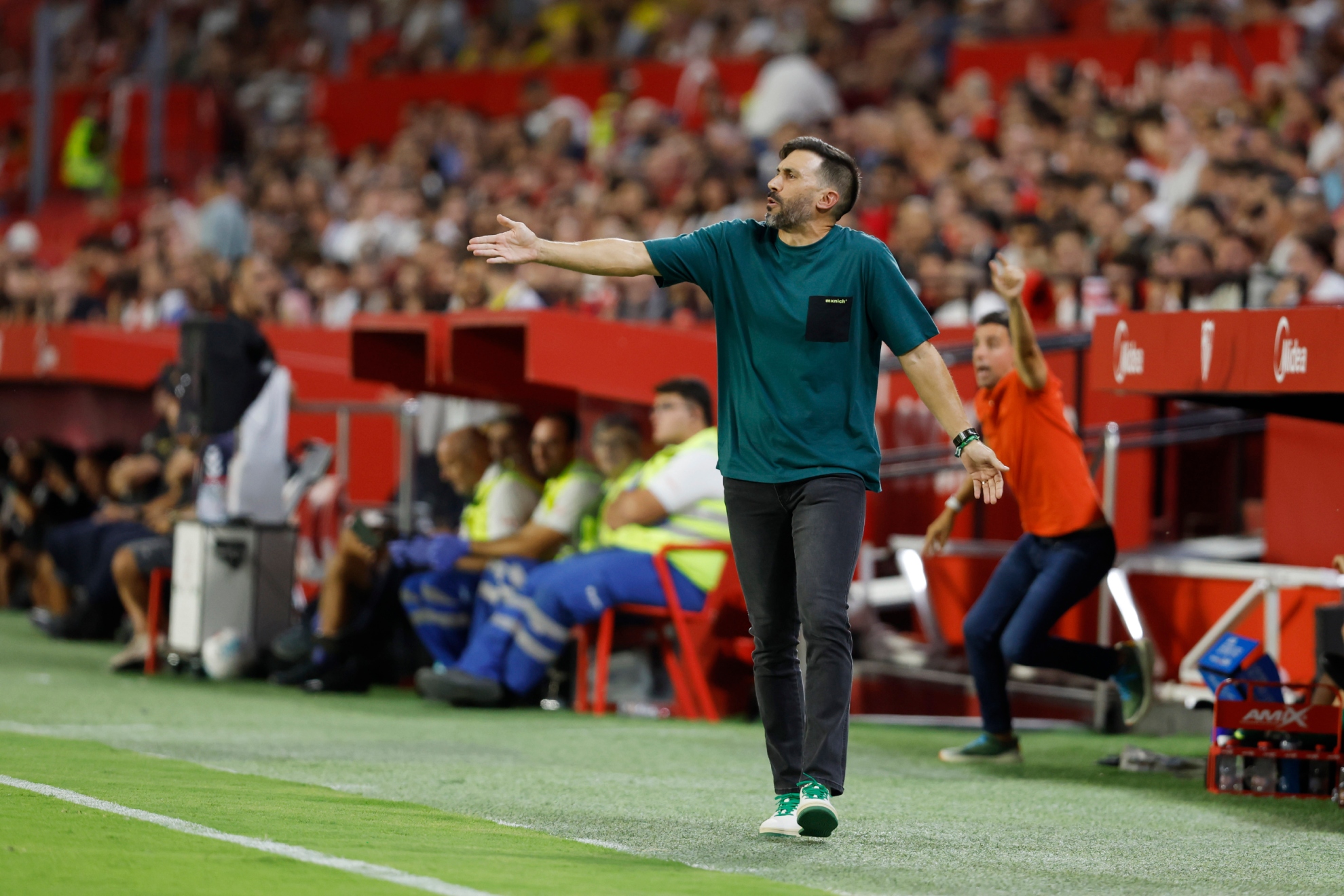 Sarabia abre la puerta a fichajes tras la lesión de Héctor Fort