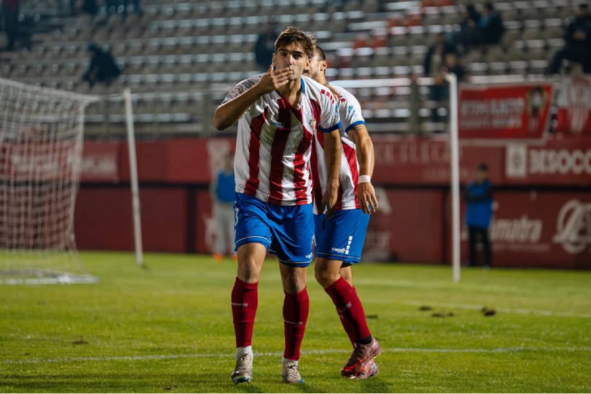 Severo castigo para un filial que acabó con nueve jugadores