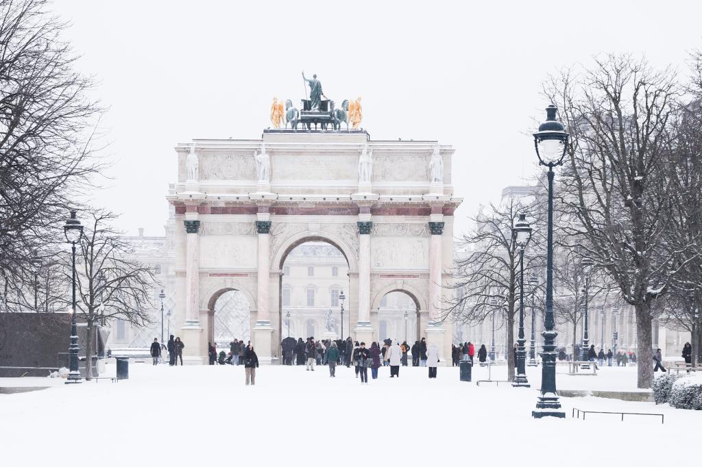 Snow wreaks havoc in France: Paris collapses with up to 950 kilometers ...