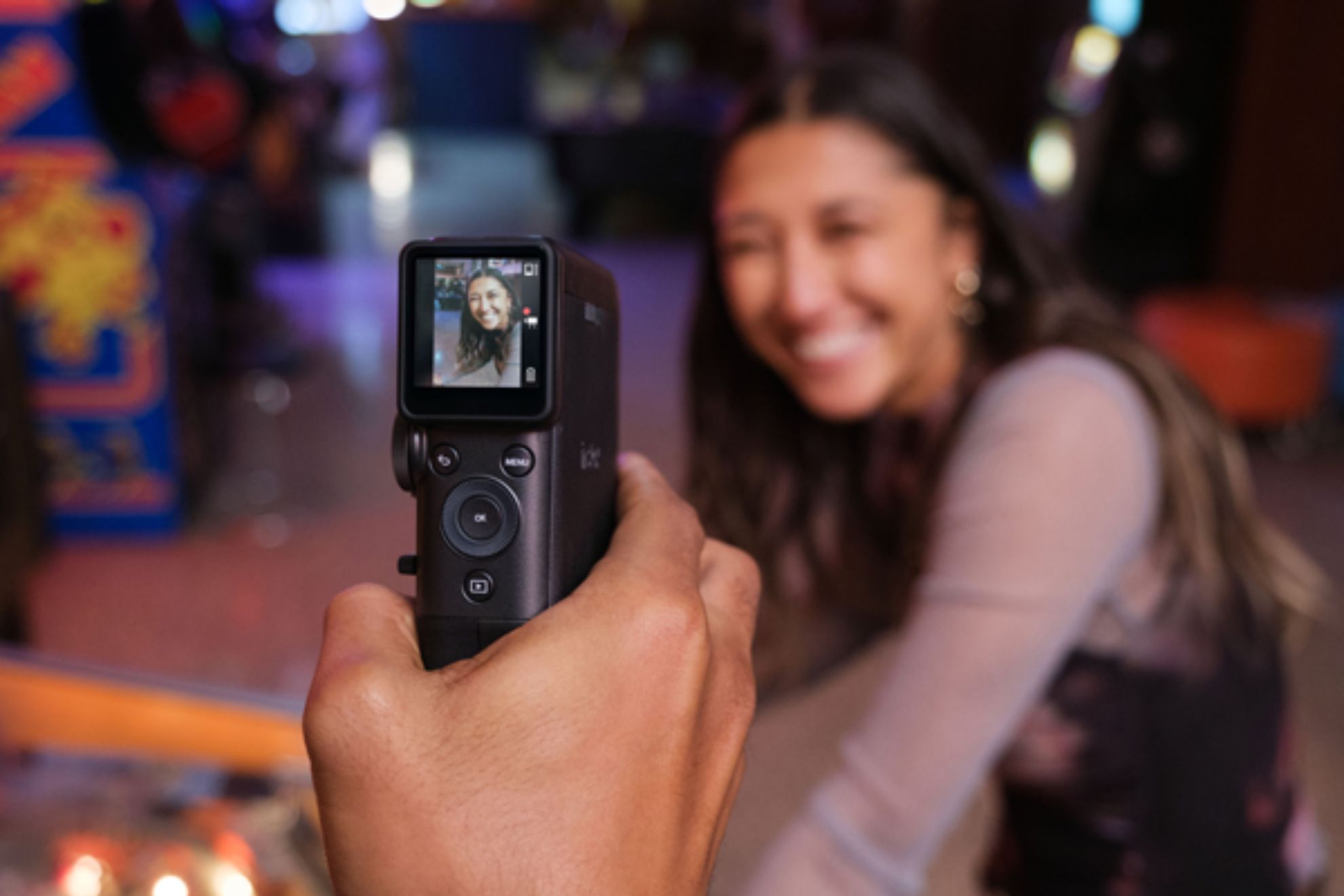 Fujifilm lanza una nueva cámara de foto y vídeo que te permite "viajar ...