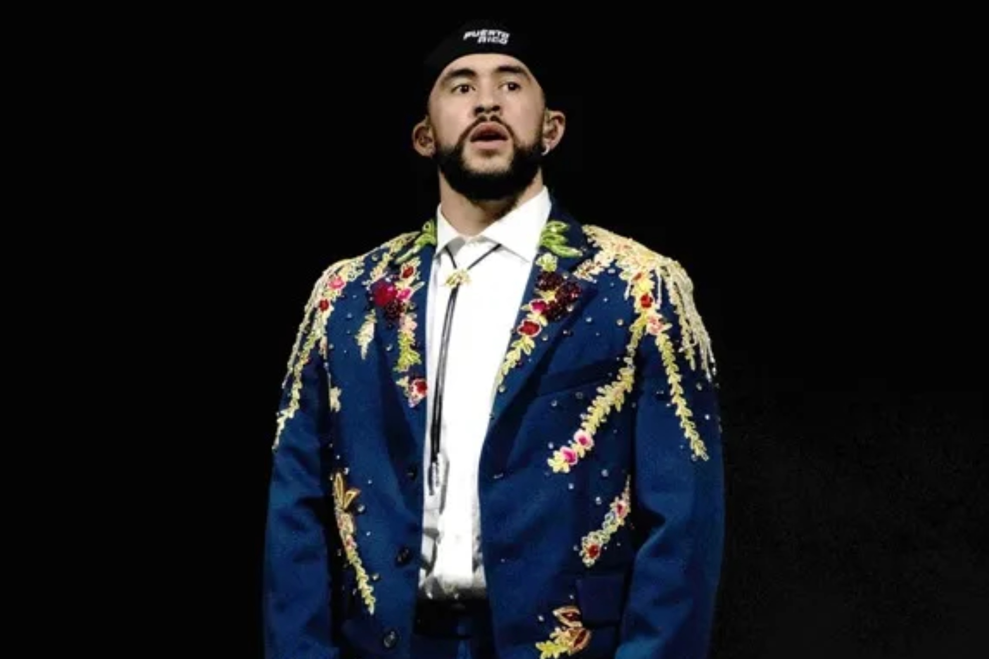 Demandan a Bad Bunny por usar la voz de una mujer en dos canciones sin ...