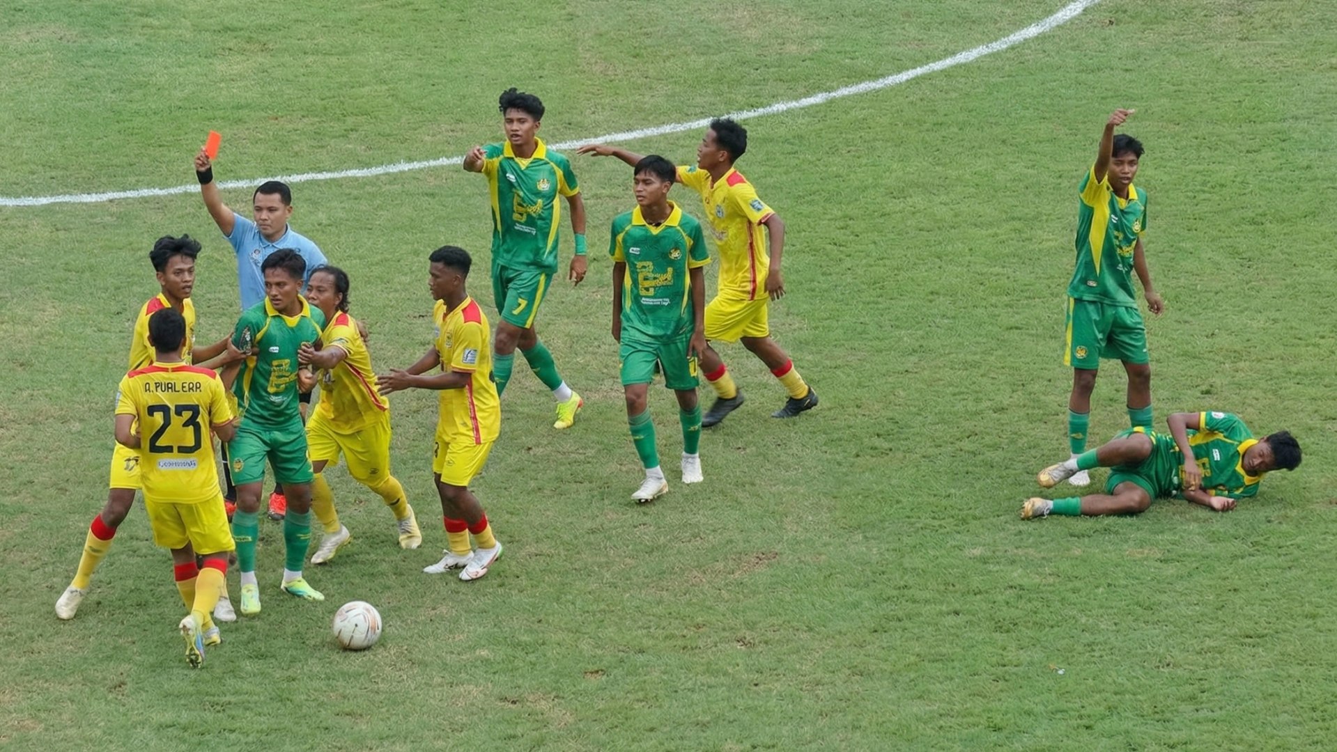 Una asistencia de 10: Vini 'regaló' el primero a Mbappé con el exterior