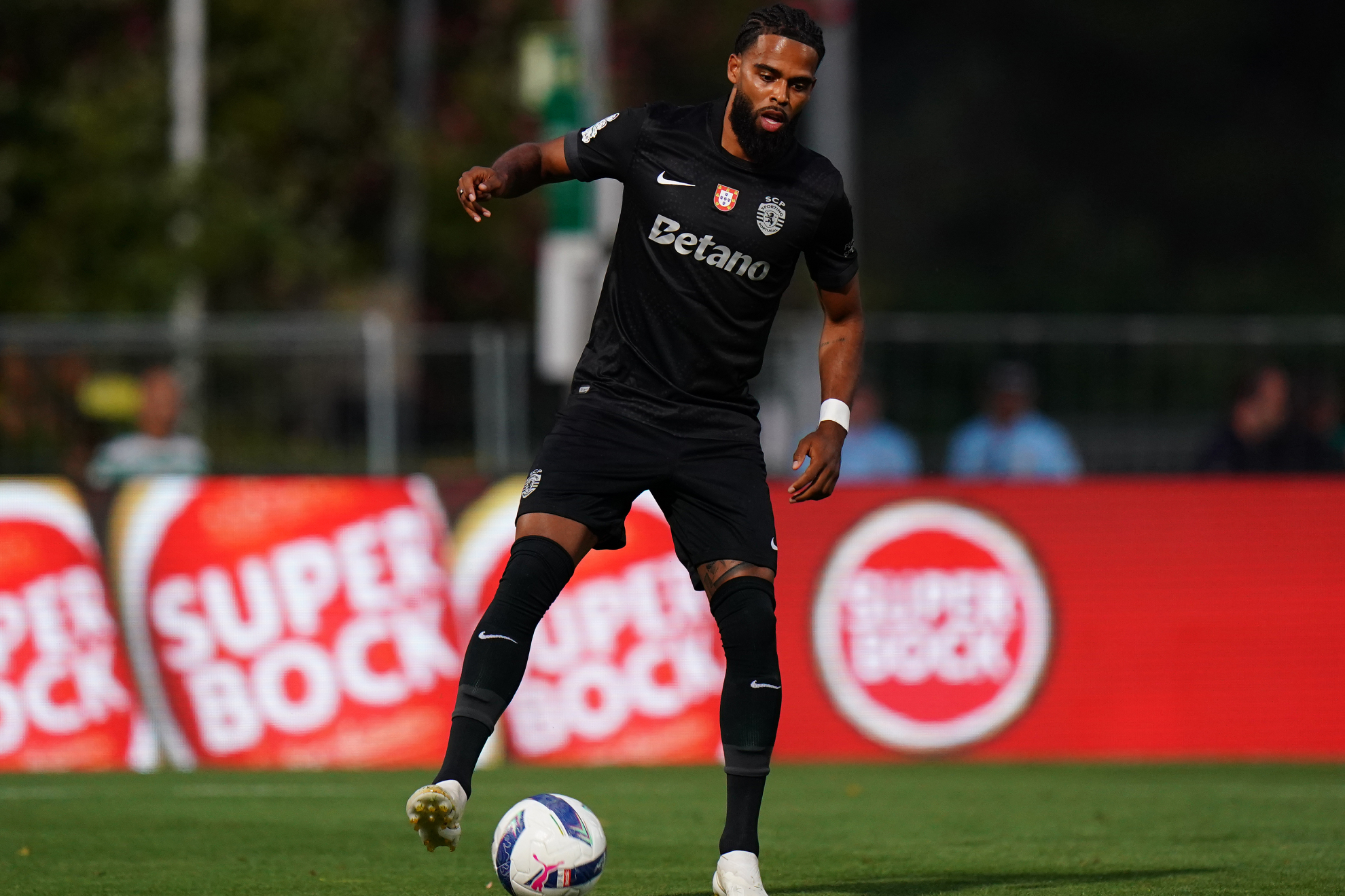 El Valencia mueve ficha por el central Jeremiah St. Juste, castigado en ...