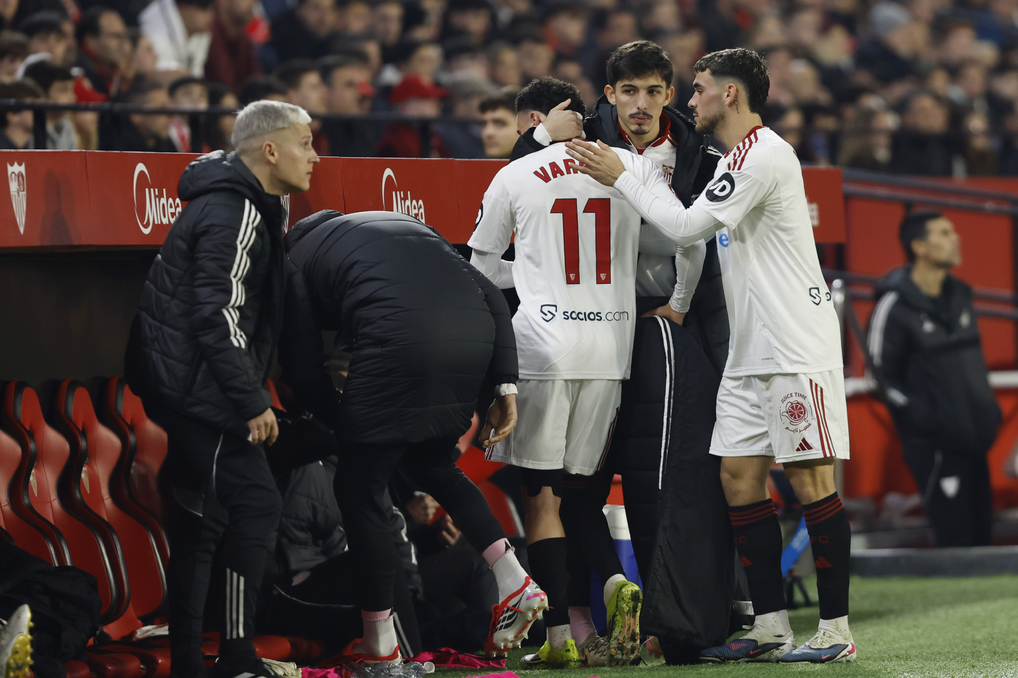 El Sevilla confirma la lesión muscular de Rubén Vargas