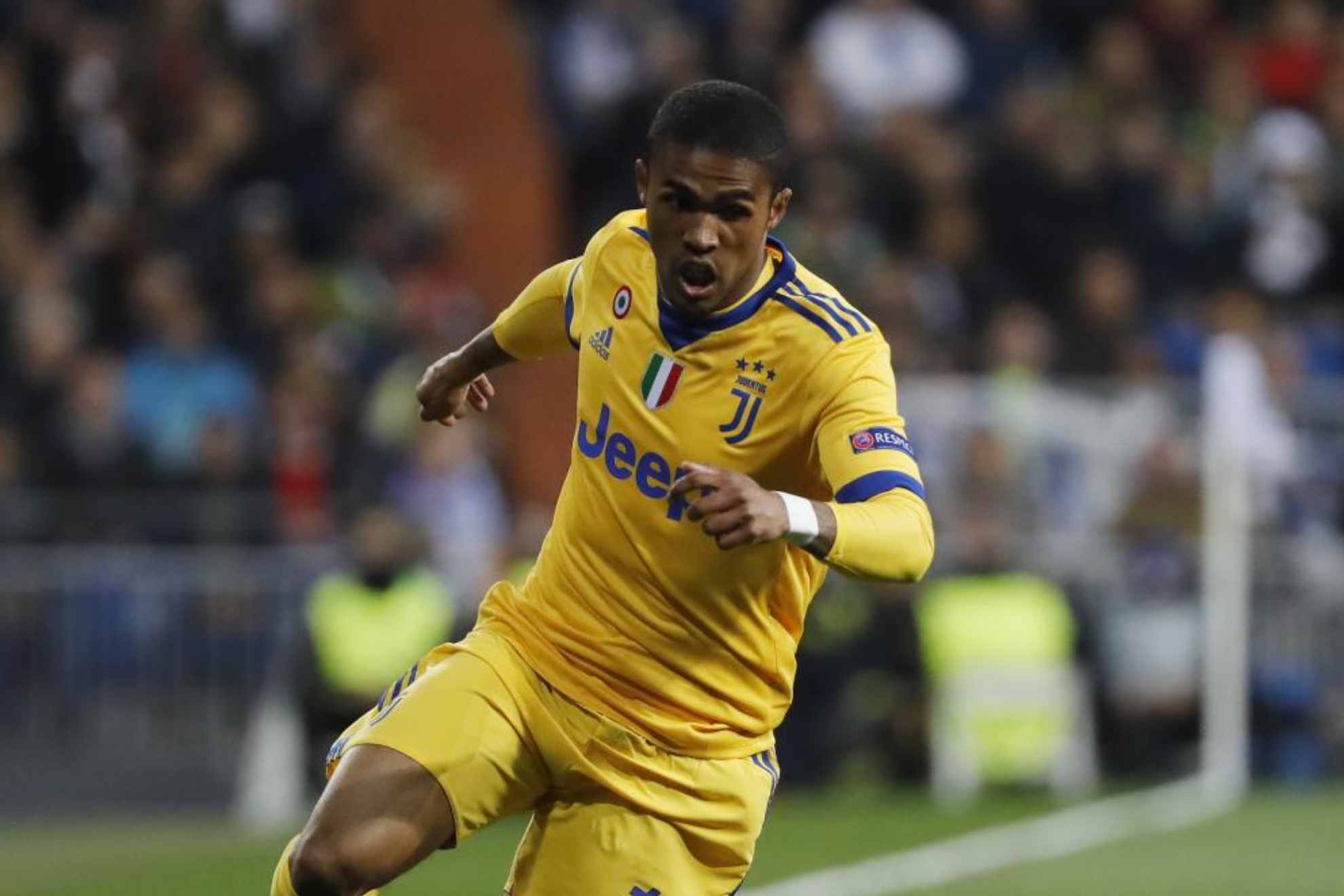 Douglas Costa, a un paso del Chievo, de la Serie D, para después firmar ...