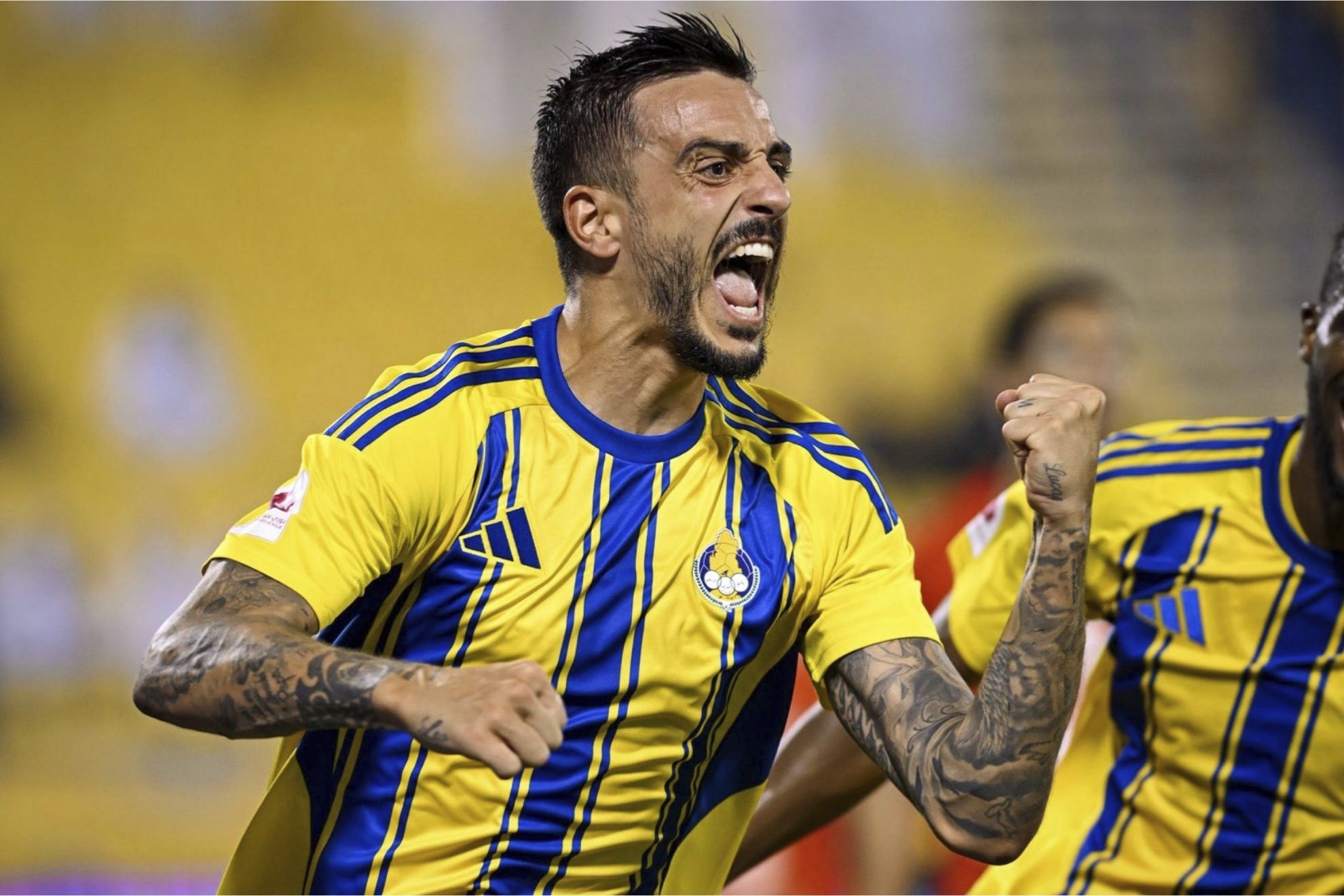 Joselu le gana la partida a su amigo Sarabia... aunque acaba expulsado