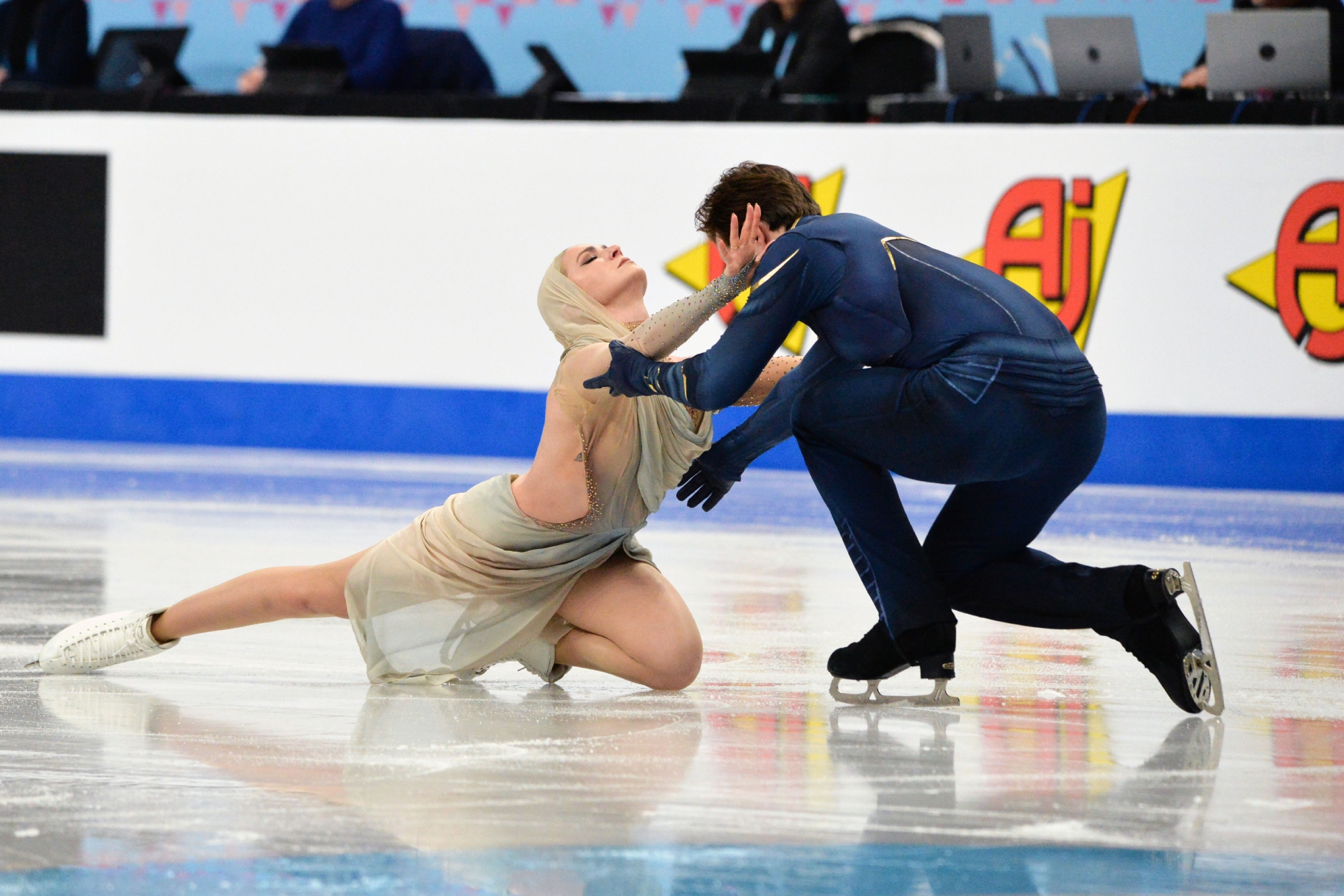 Una emocionante danza libre lleva a Olivia Smart y Tim Dieck a la ...
