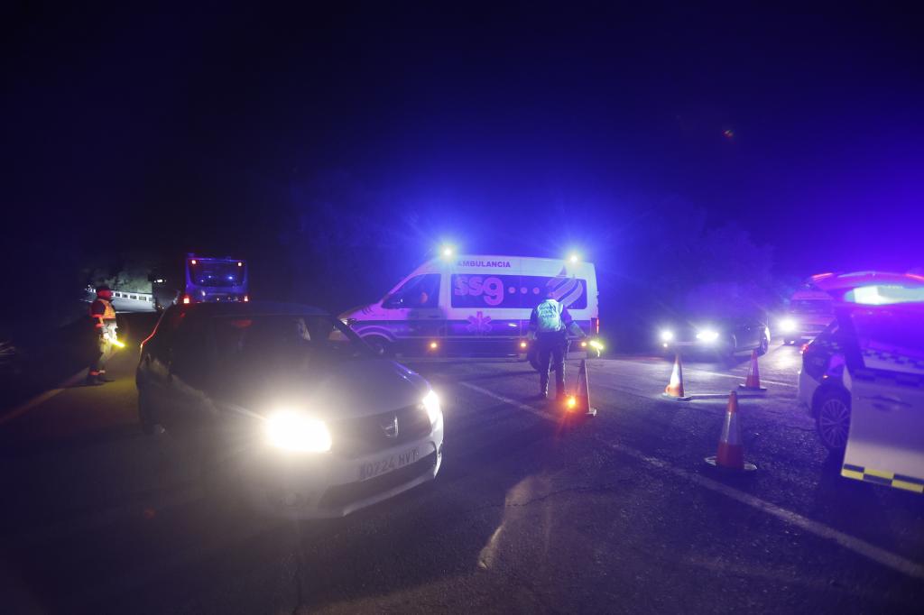 Las desgarradoras imágenes del descarrilamiento de dos trenes en España ...