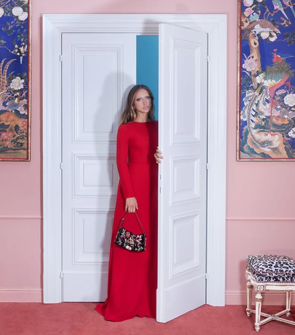 Muere el diseñador Valentino Garavani: ¿Qué es el mítico color rojo ...