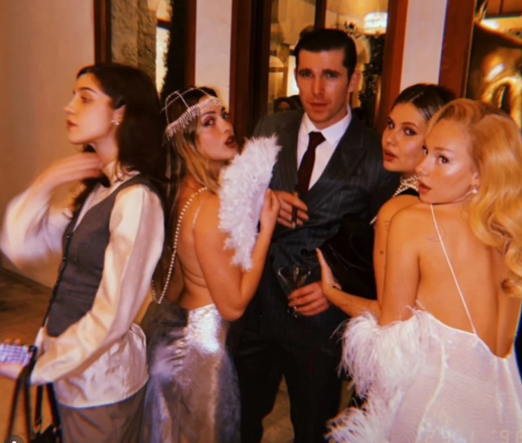 Ester Expósito celebra sus 26 años con una exclusiva fiesta al más puro ...