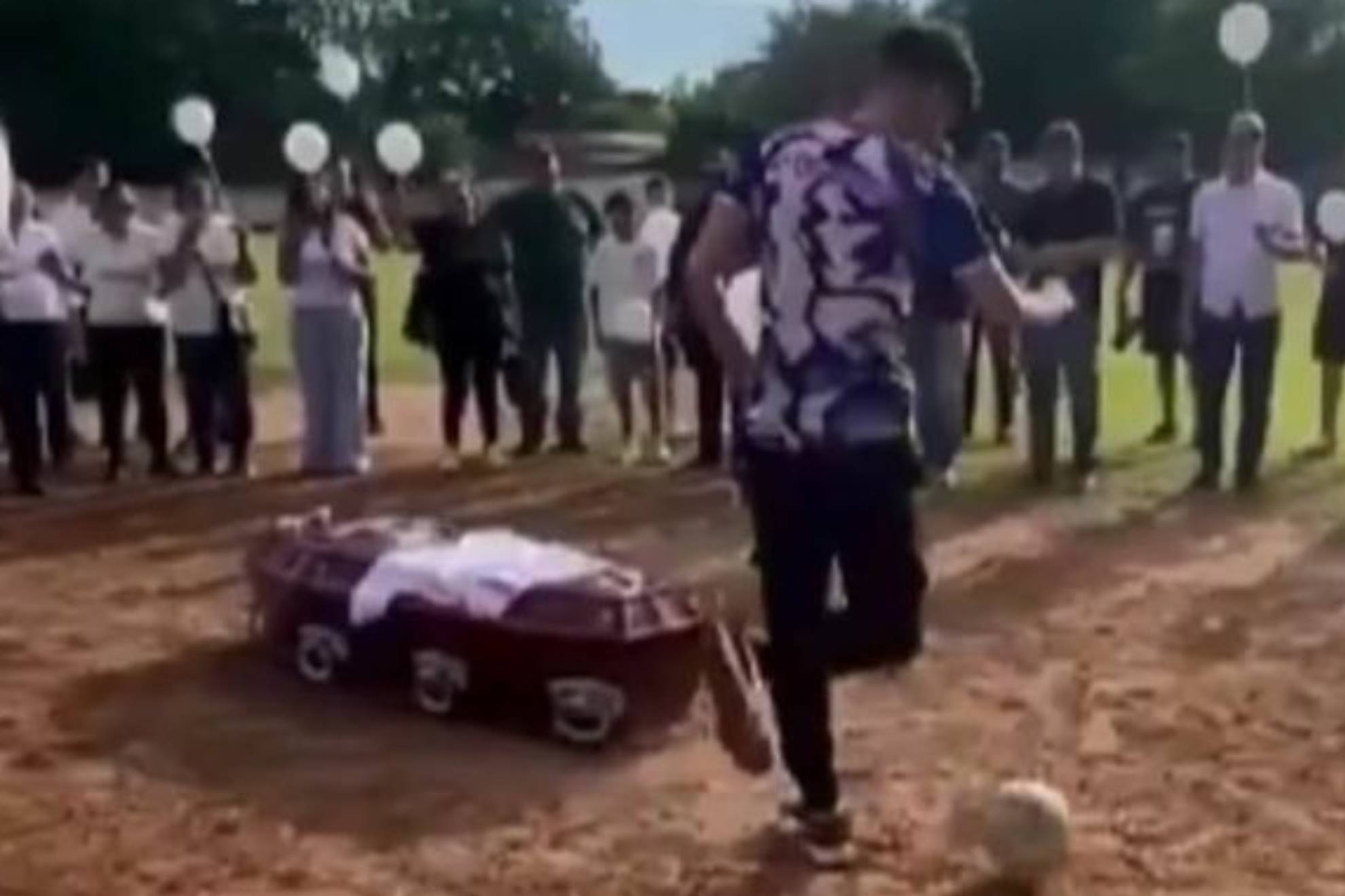 Un futbolista muerto mete su último gol desde el ataúd