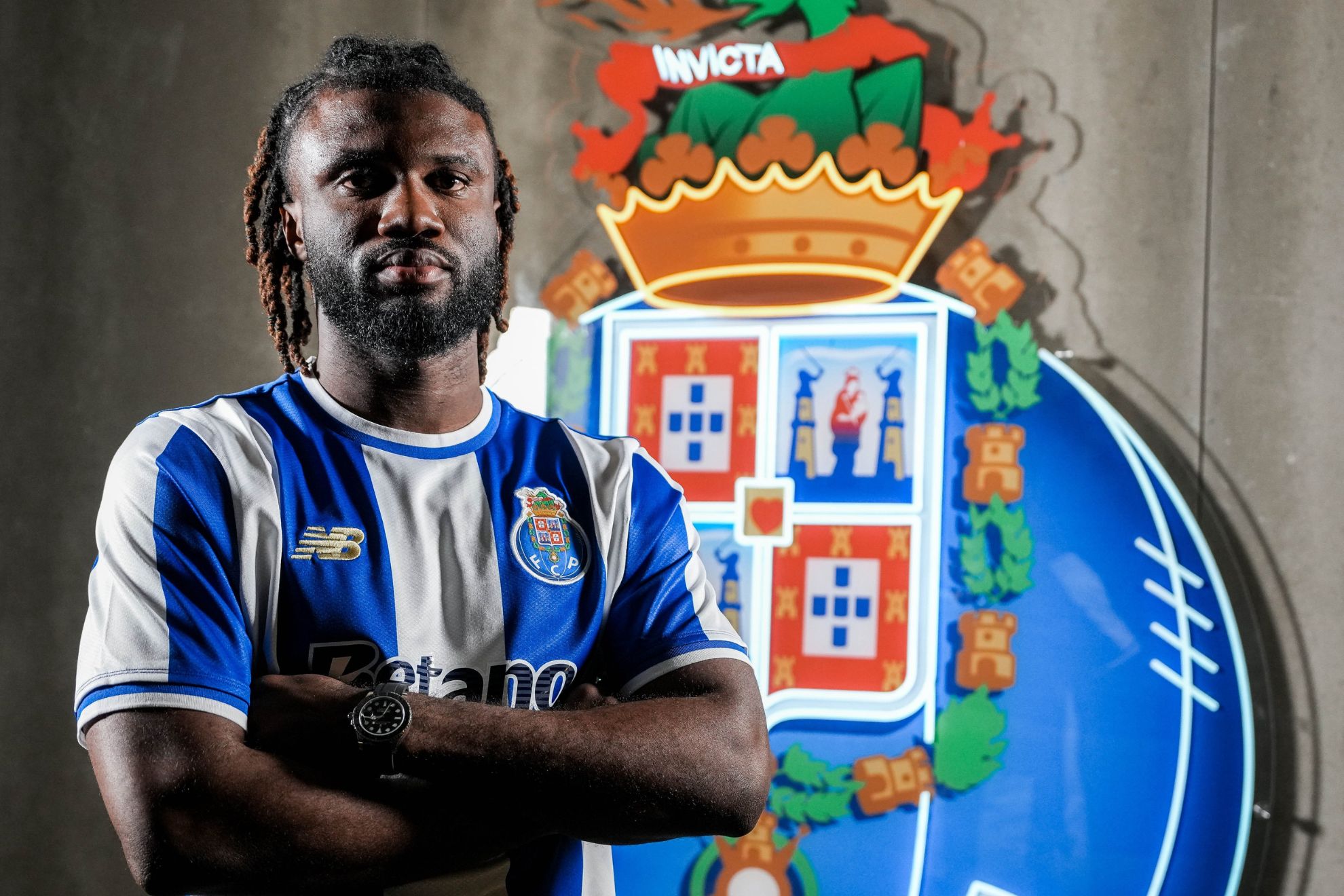 Moffi 'huye' de Niza para apretarle las tuercas a Samu en el Oporto