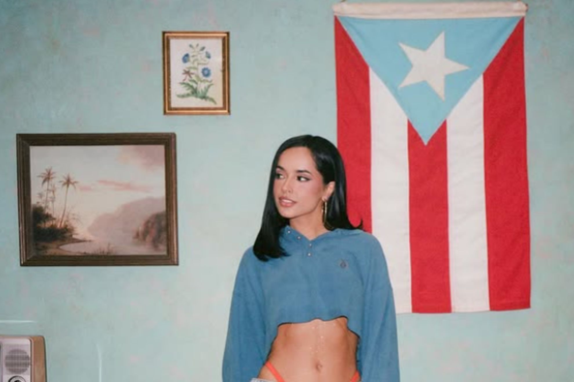 La peculiar forma de protesta de Becky G contra el ICE de Donald Trump ...