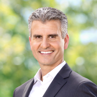 Quién es Josh D'Amaro, el nuevo CEO de Disney, tras la renuncia de Bob Iger