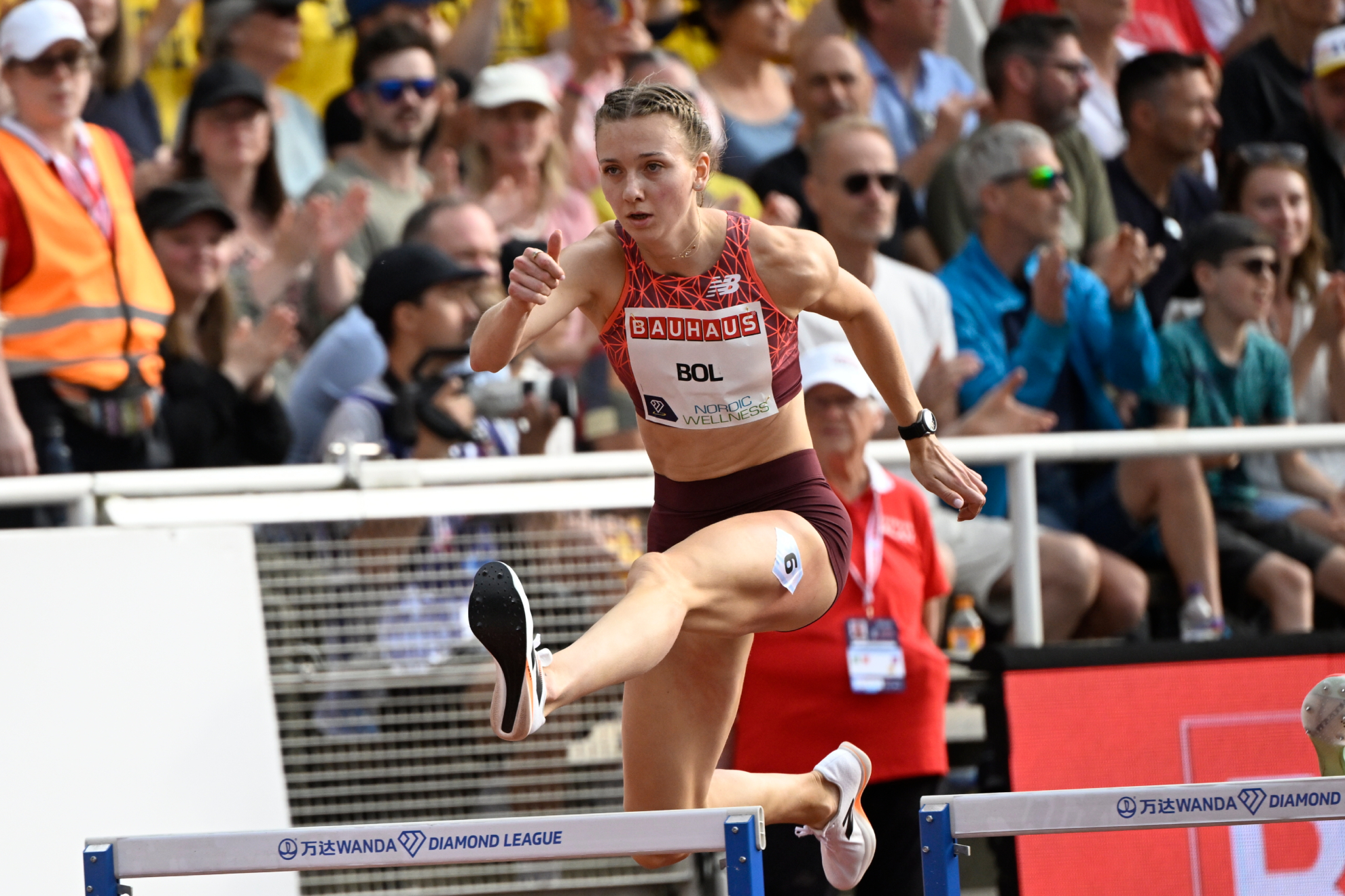 Frenazo de Femke Bol en su paso al 800