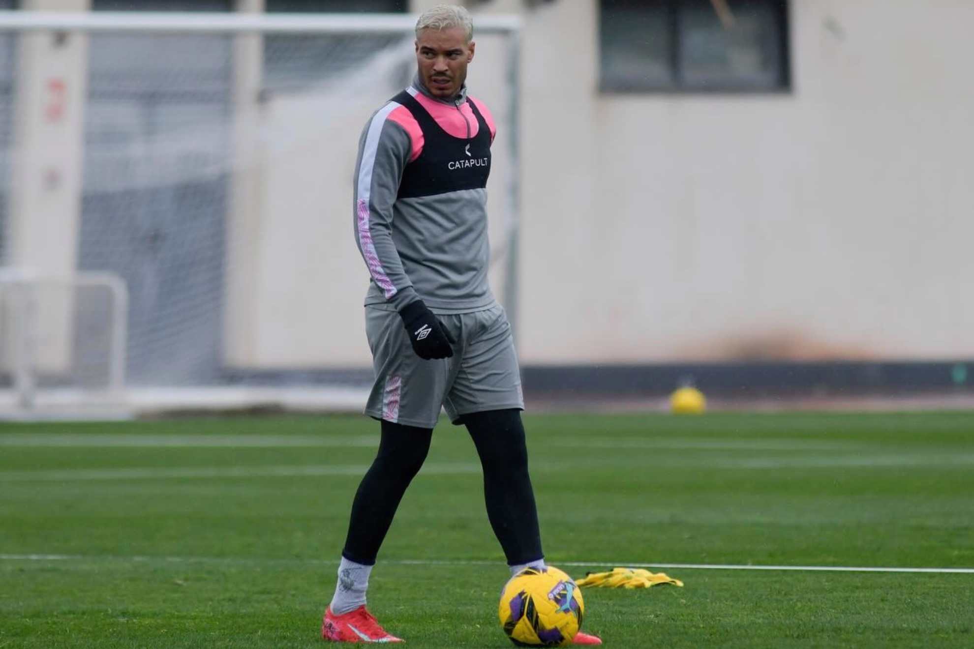 Raúl de Tomás se va de Qatar... pero no volverá al Rayo hasta verano