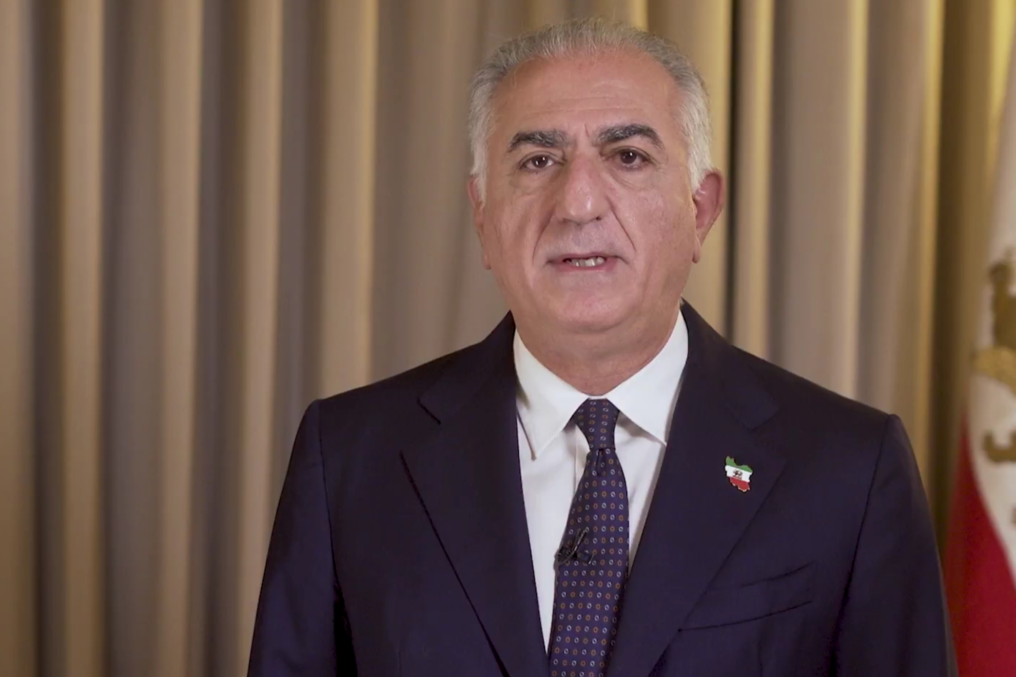 Reza Pahlavi, príncipe heredero de Irán, manda un mensaje al pueblo ...