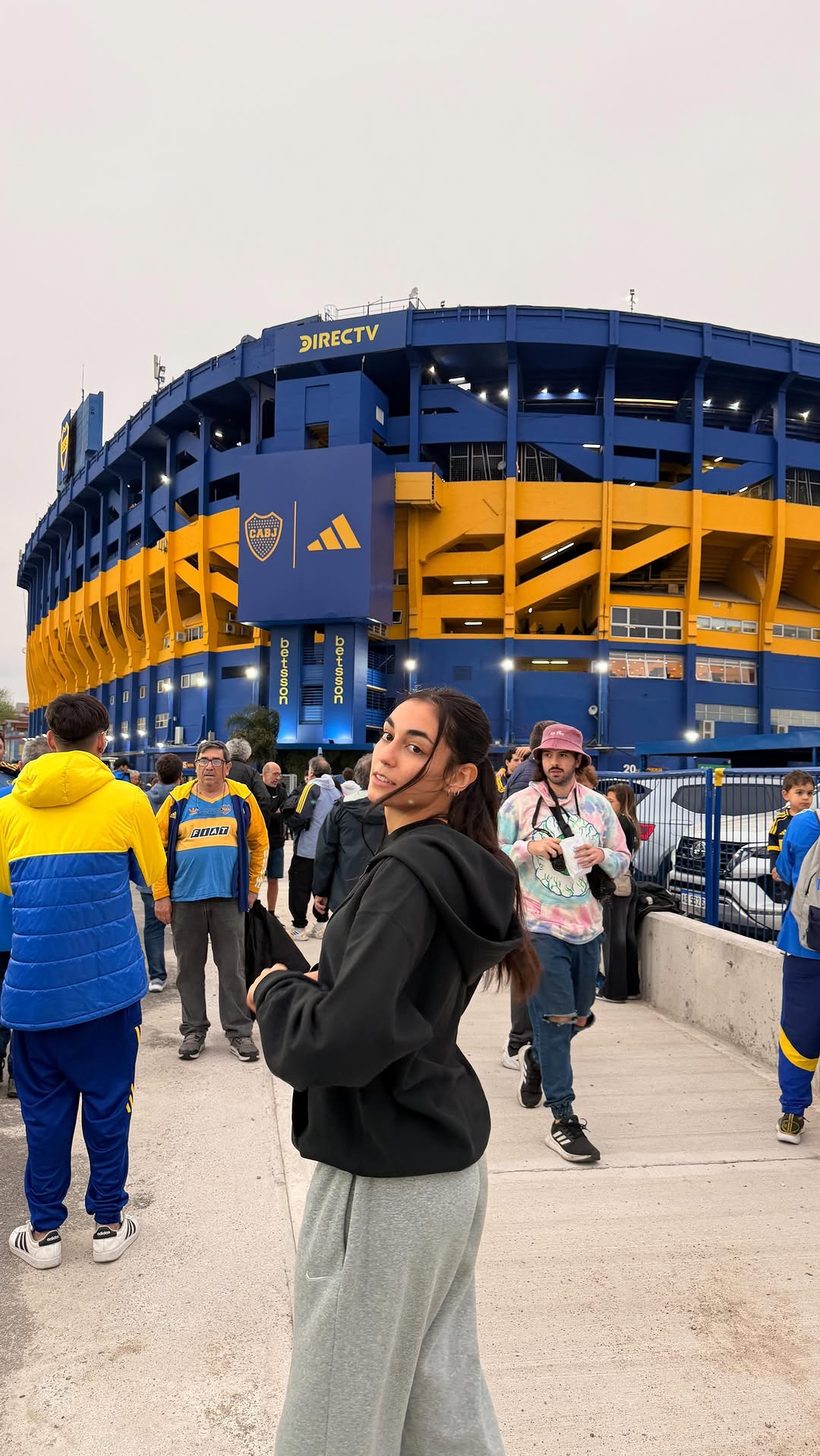 Quién es Espe Borrás, la influencer que ha posado con Vinicius y que ...